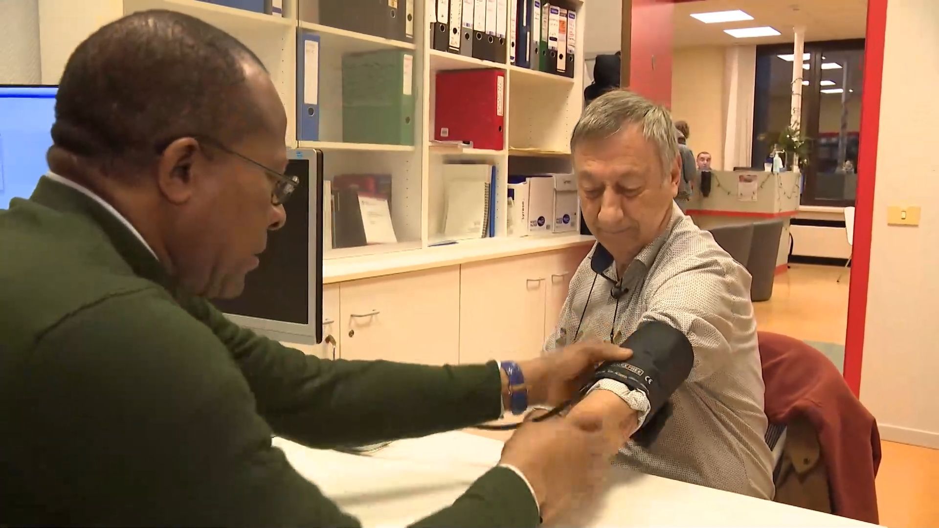 Avec ses 1500 dons de sang, Bernard est un super donneur depuis 50 ans ...