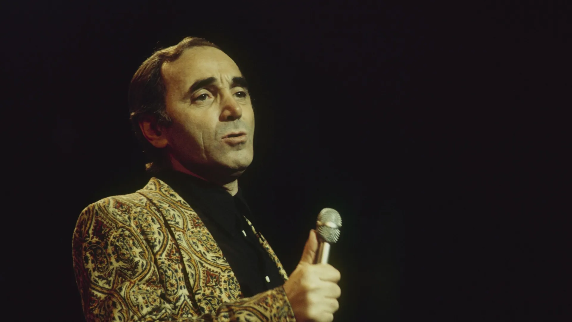 Aznavour se confie sur ses origines : 'La grande traversée, mes parents ...