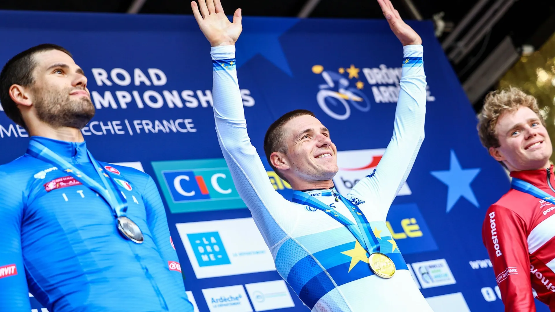 Historique ! Remco Evenepoel remporte le contre-la-montre de l’Euro et signe un quadruplé inédit ...