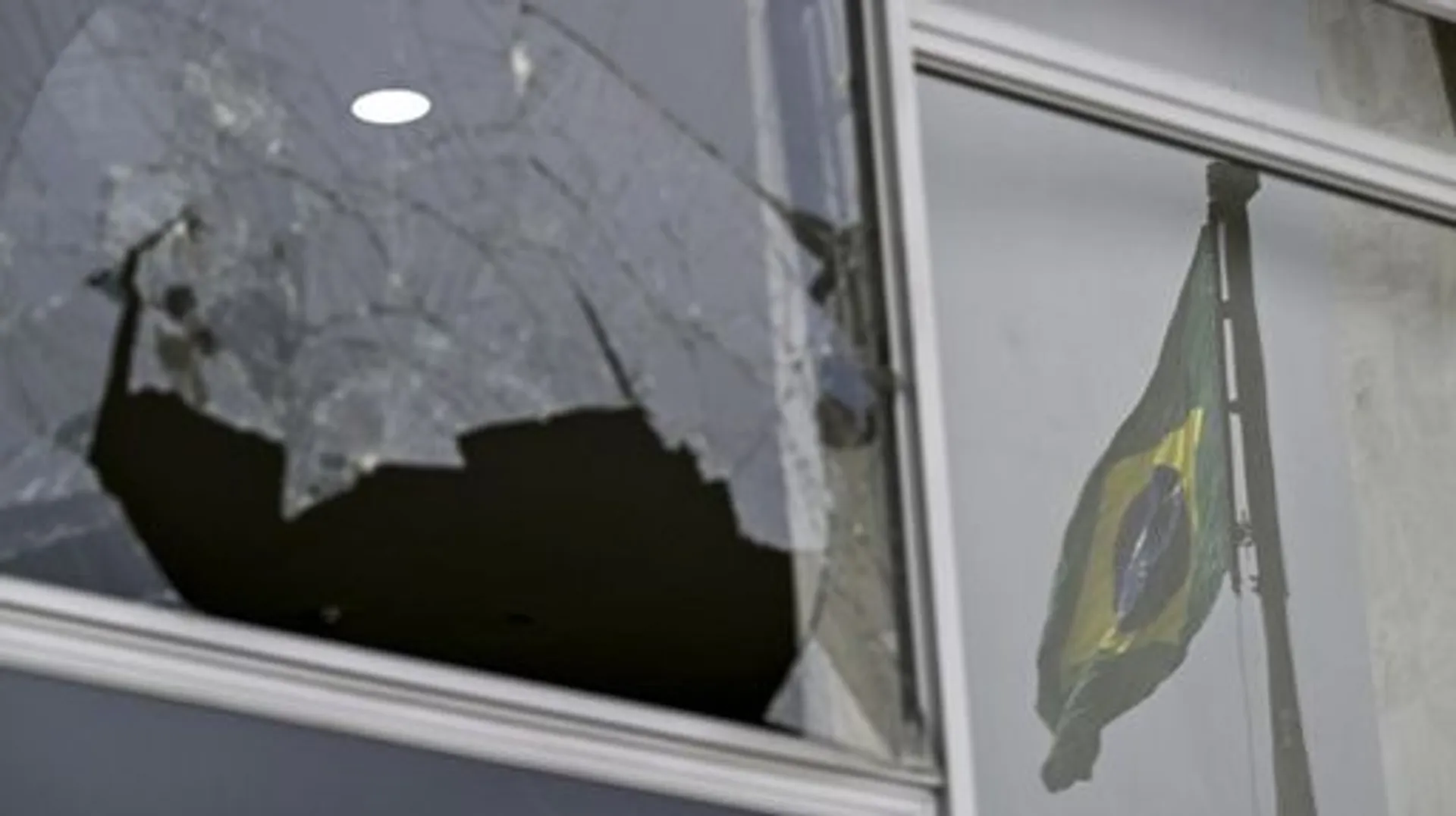 Insurrection à Brasilia : arrestation de membres de la police après les ...