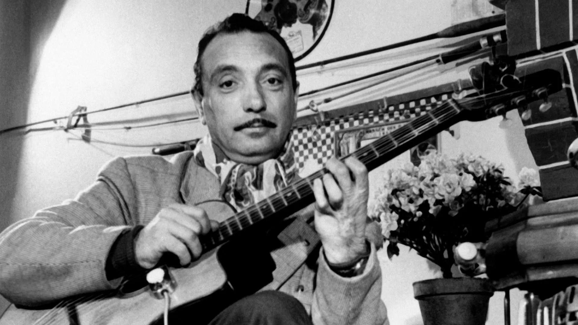 Django Reinhardt, légende du jazz manouche français, célébré dans une ...