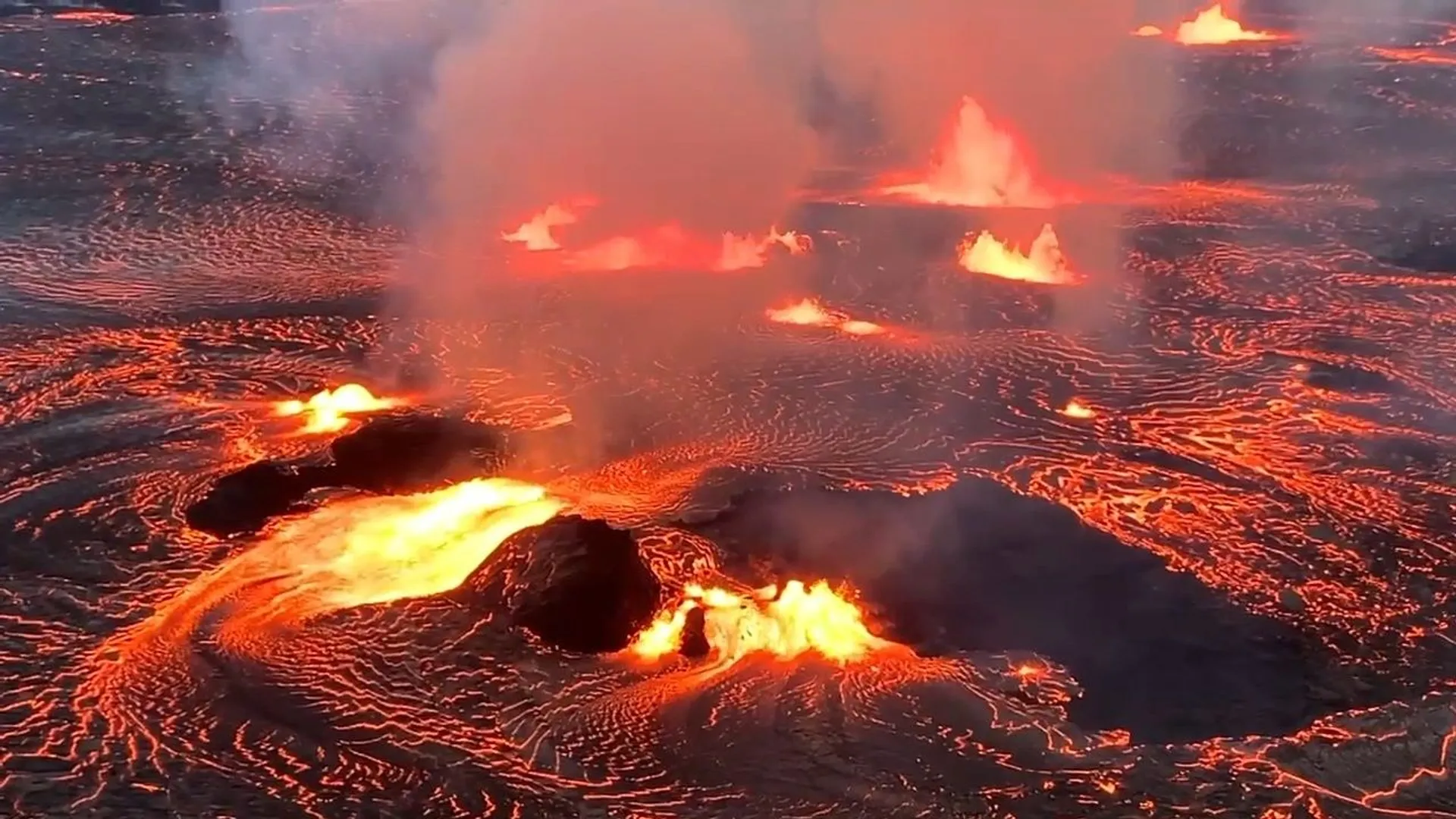 USA : impressionnantes images du volcan Kilauea de nouveau en éruption ...