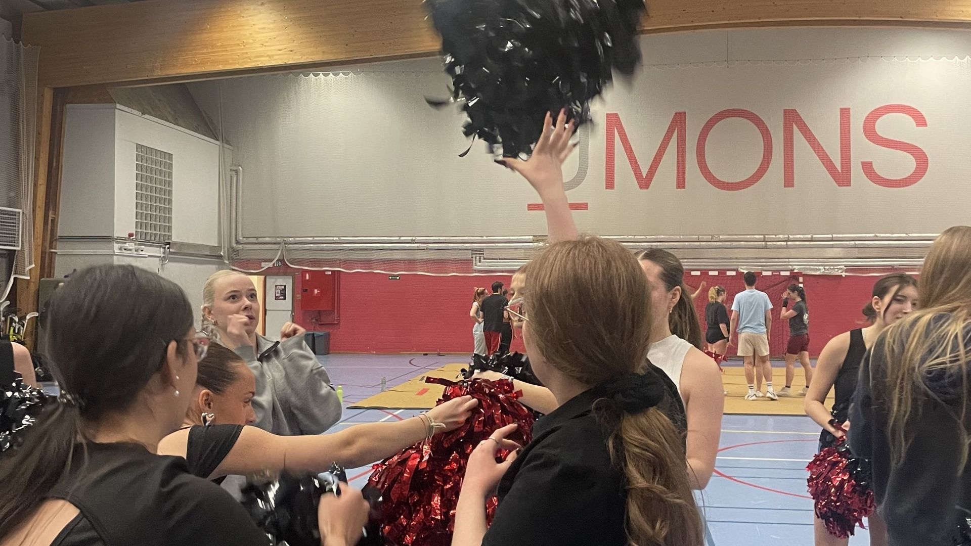 Qu’est-ce que le cheerleading ? Découverte de ce sport américain avec ...