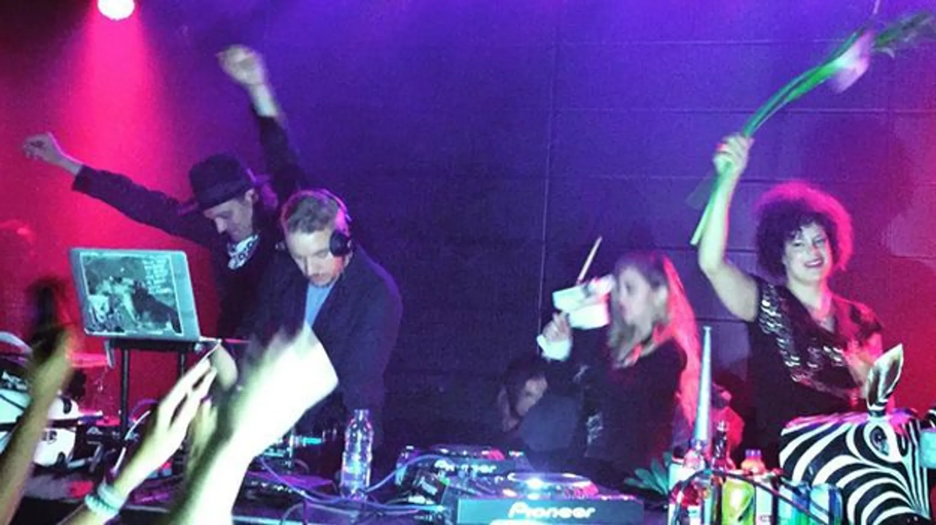 Arcade Fire, Diplo et Madonna se sont retrouvés ensemble derrière les ...