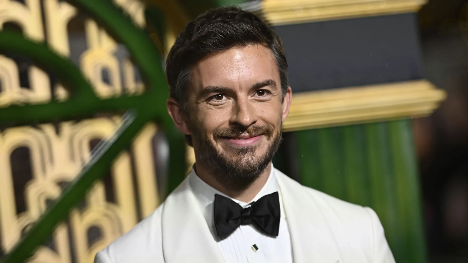 Jonathan Bailey, premier homme ouvertement gay sacré 'le plus sexy de l ...