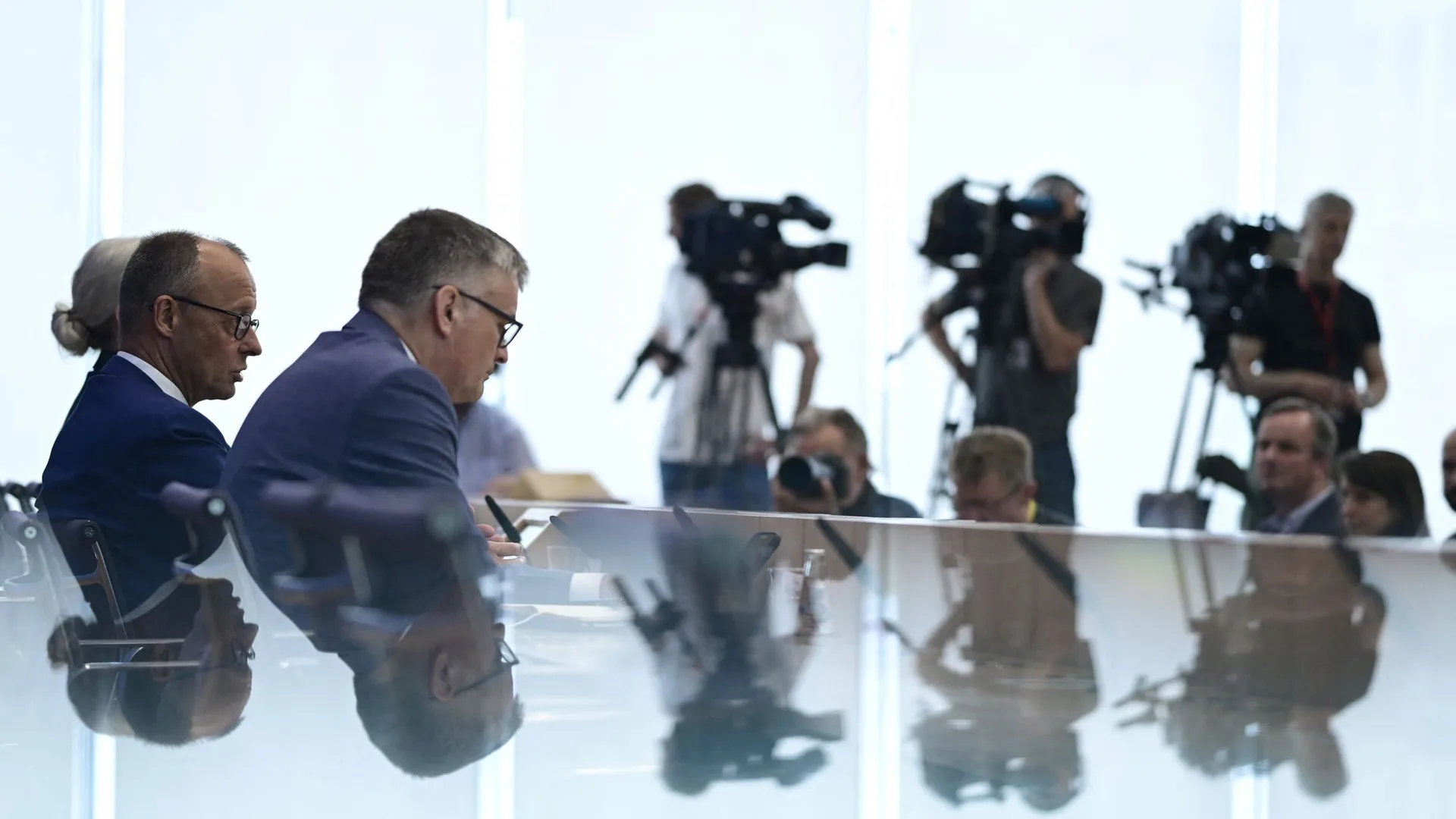 Ukraine : lors de la minute de silence quotidienne, 'les passants se ...