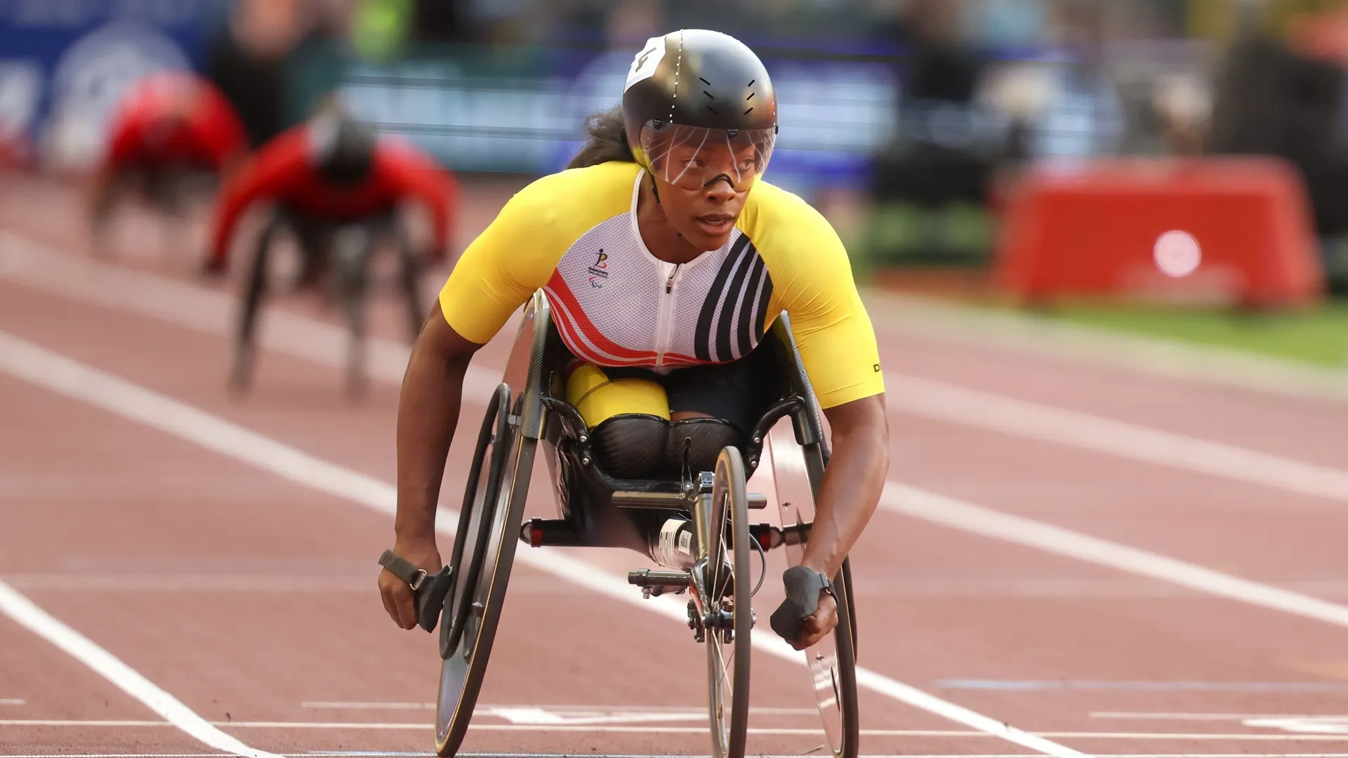 Anna Hall améliore le record de Nafi Thiam et signe le deuxième ...