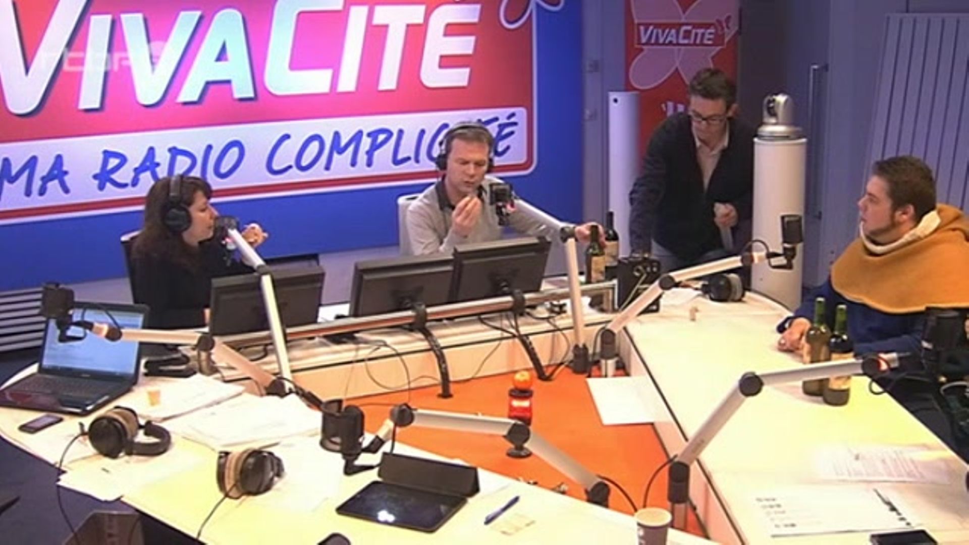On a dégusté un vin médiéval, l'hypocras ! - RTBF Actus