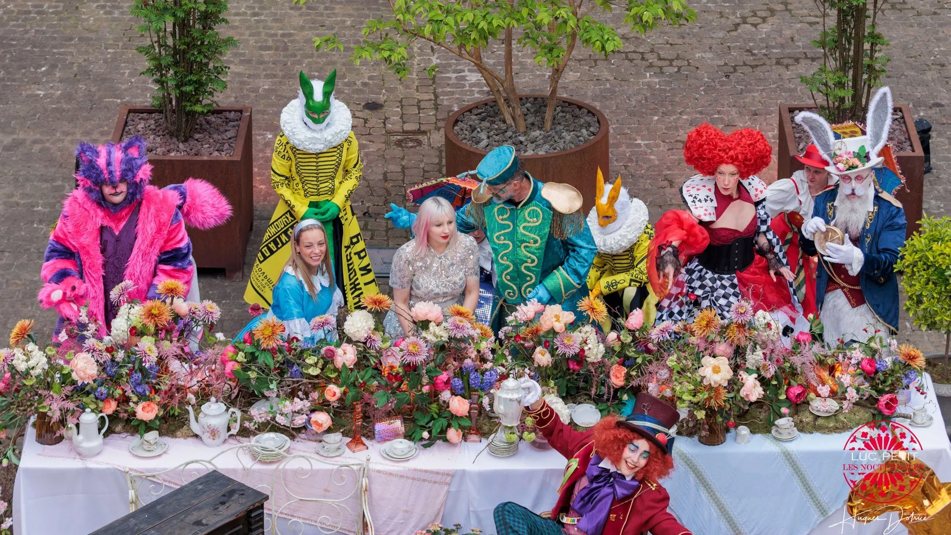 Avec le spectacle 'Alice au Pays des Merveilles', le Château de Beloeil vous envoûte - RTBF Actus