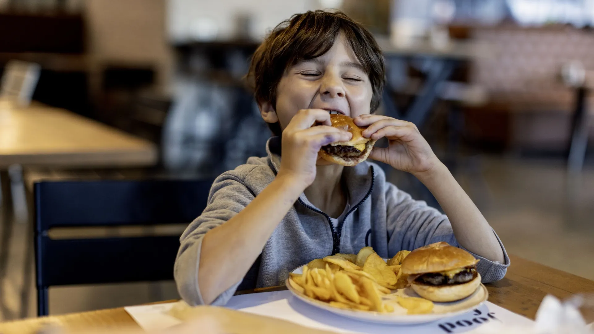 Malbouffe : Auderghem va taxer les fast-foods installés sur son ...