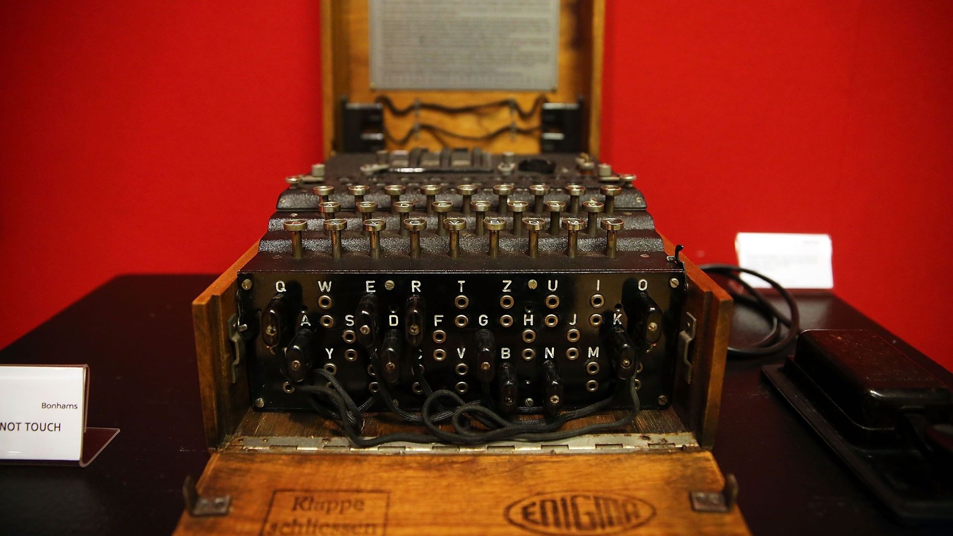 Mise aux enchères d'une Enigma, machine à coder de la Seconde guerre ...