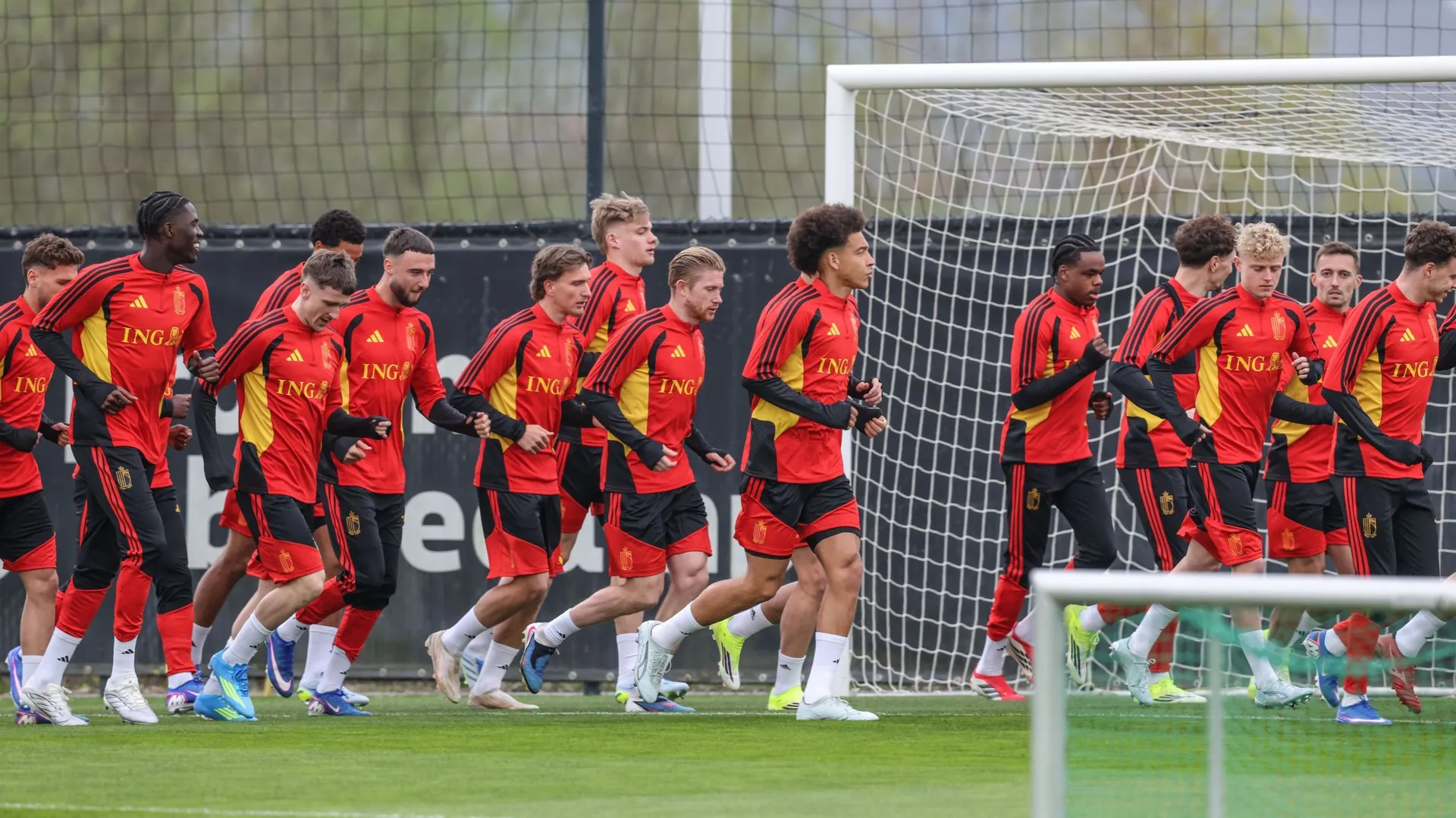 Deux mi-temps, deux visages : menés, les Diables Rouges corrigent les ...