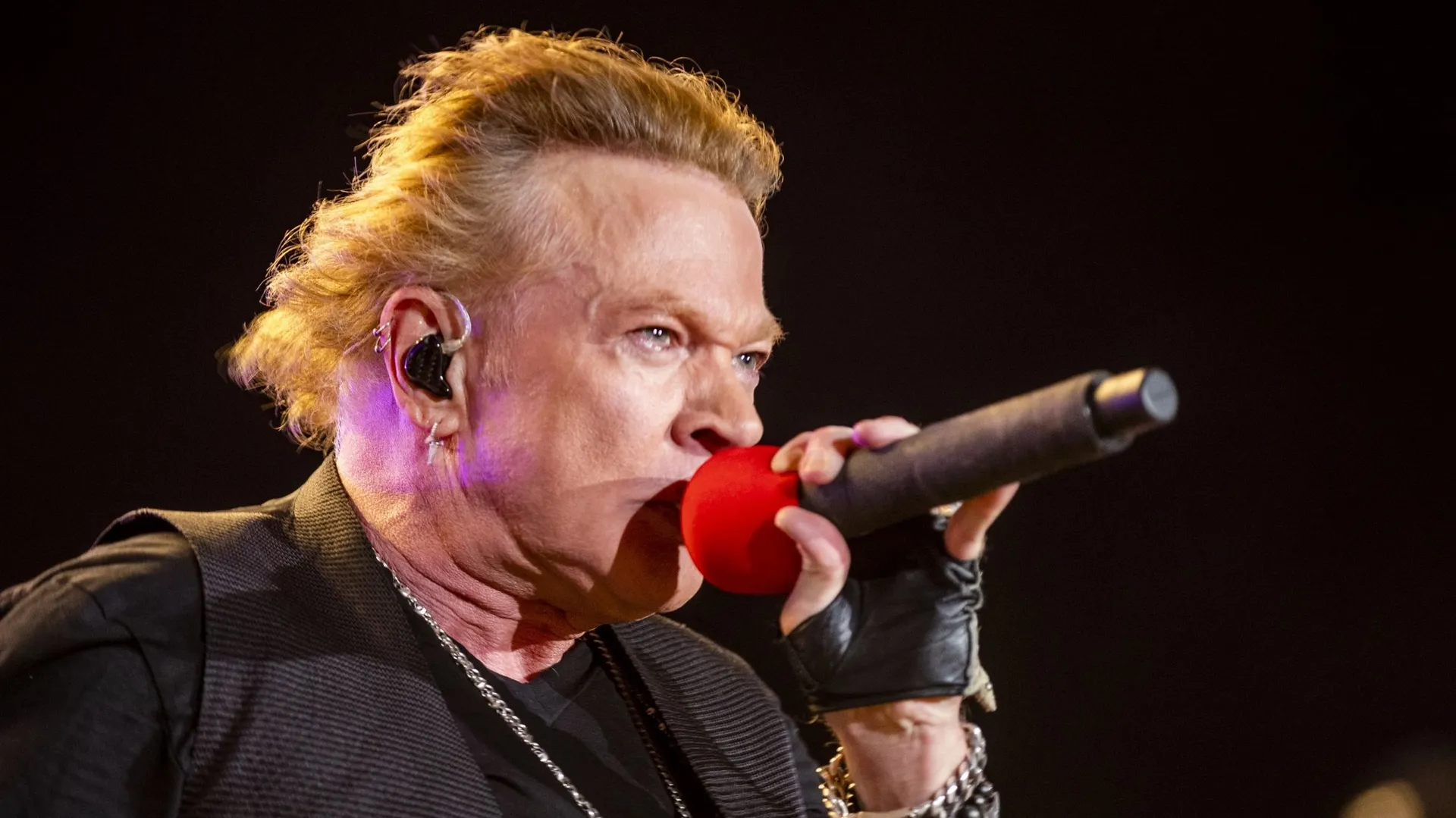 Axl Rose mécontent des drones pirates qui survolent les concerts de ...