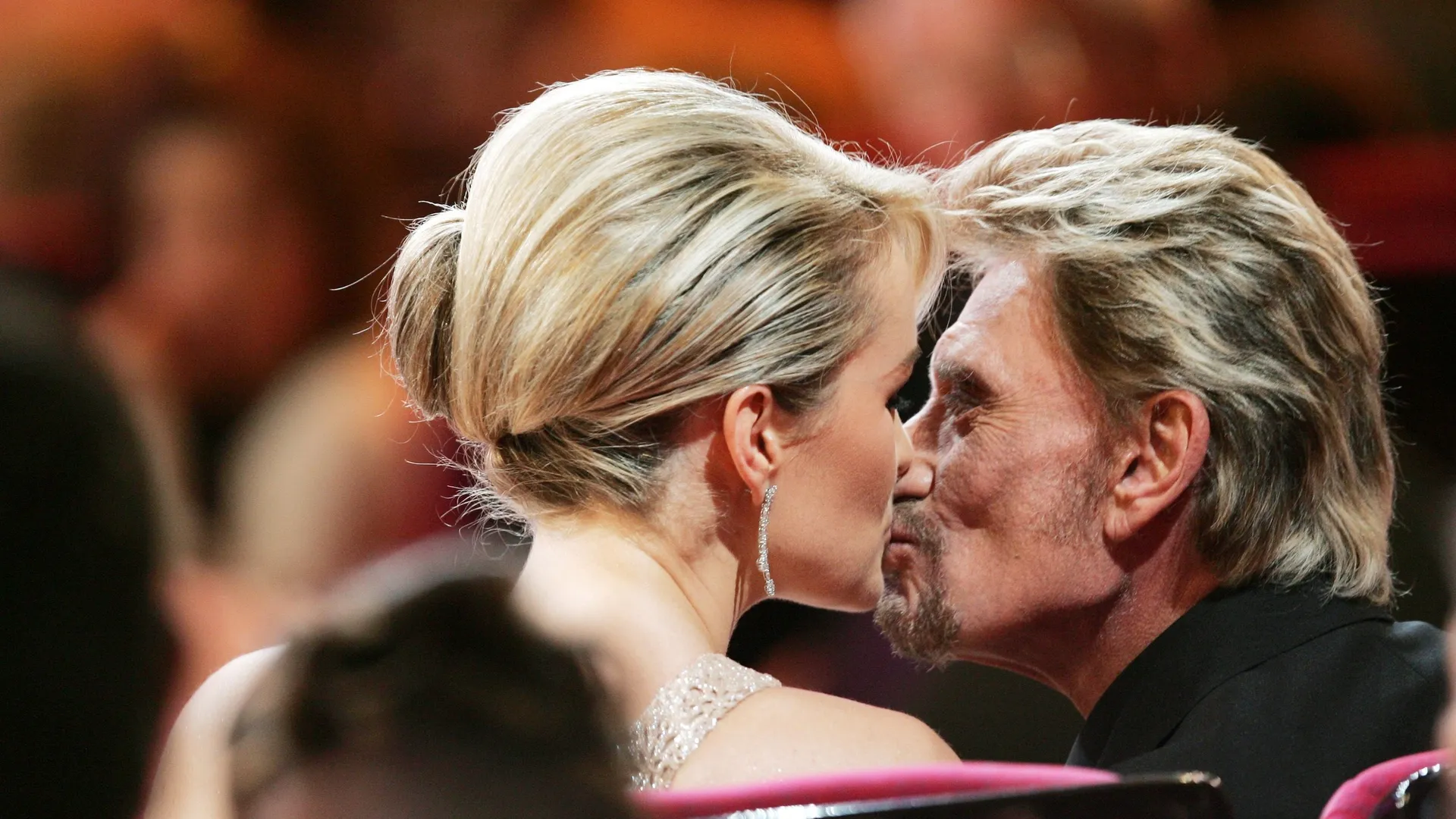 Jade et Joy Hallyday sortent du silence : 'On ne pourra jamais leur pardonner' - RTBF Actus