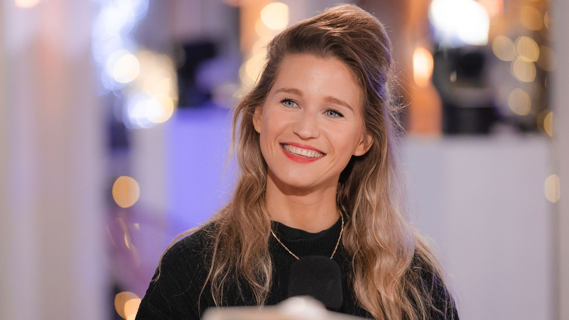 Viva for Life : Selah Sue fait vibrer la place de Bertrix avec un ...