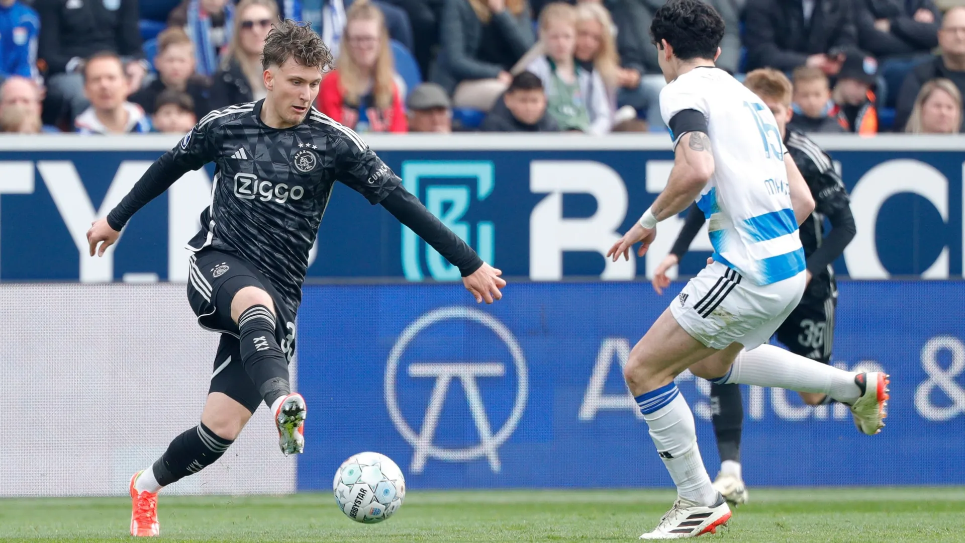 Mika Godts, l'U19 belge qui explose à l'Ajax : 2 assists dès ses 3 premières titularisations en ...