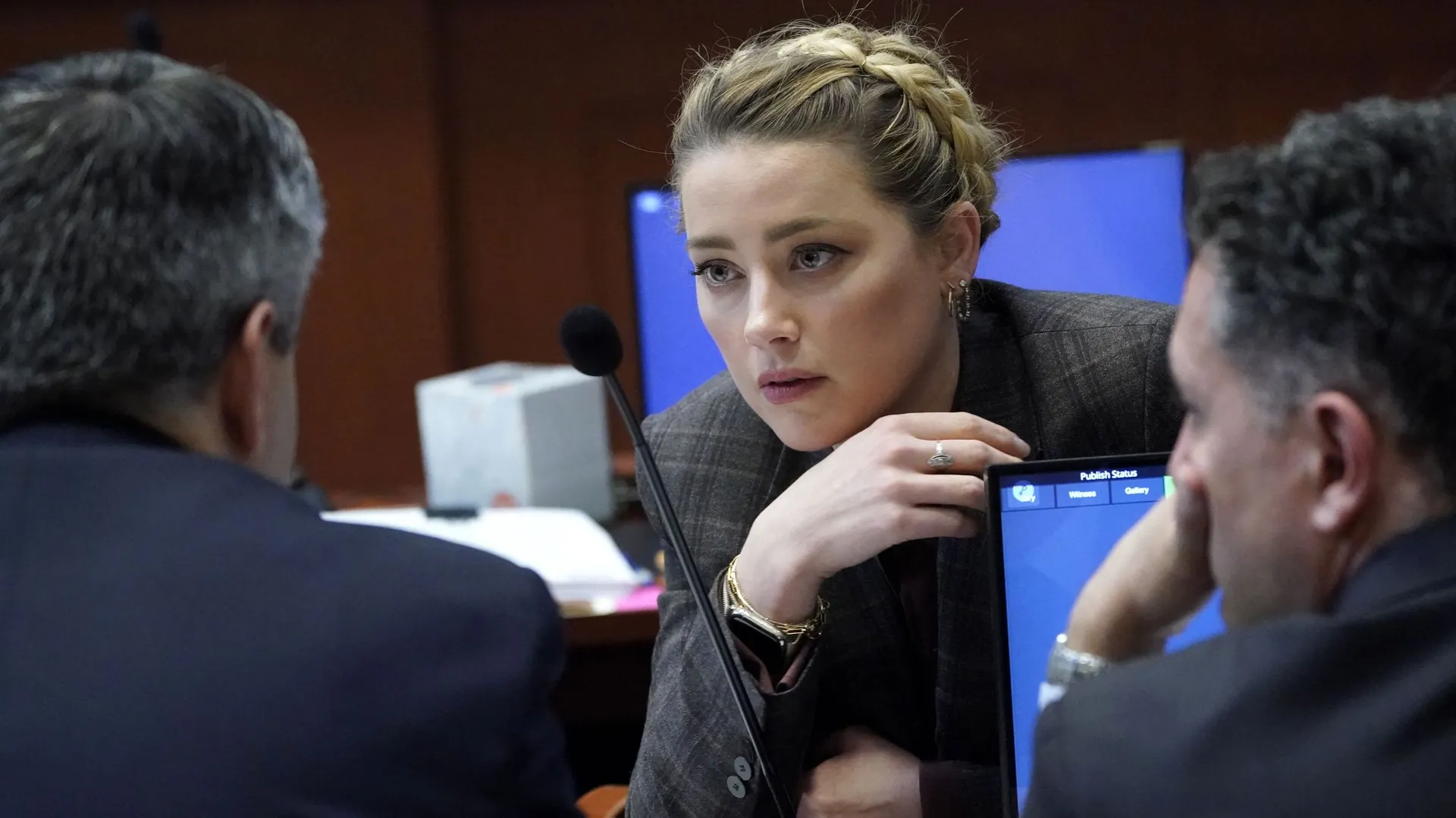 Amber Heard abandonne Hollywood pour mener une vie plus tranquille - RTBF Actus