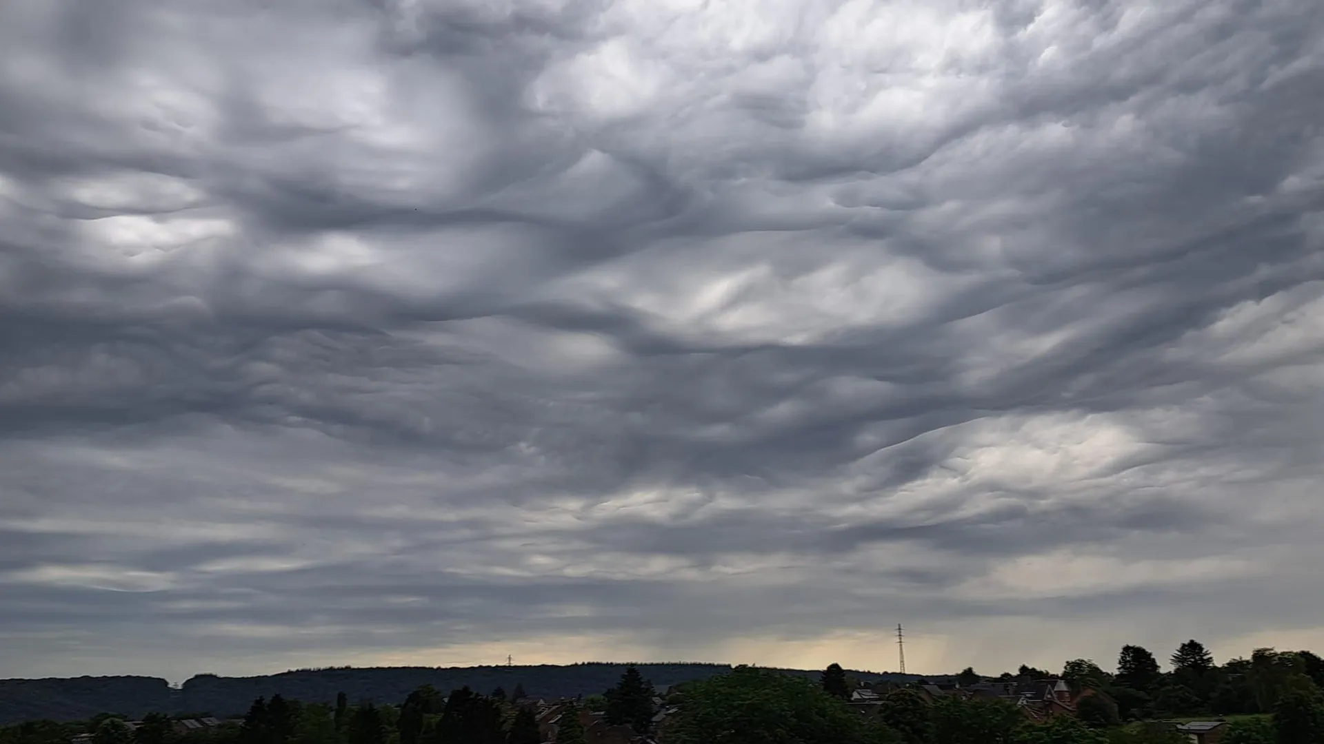 Asperitas : le nuage apocalyptique qui a fait sensation ce samedi en ...