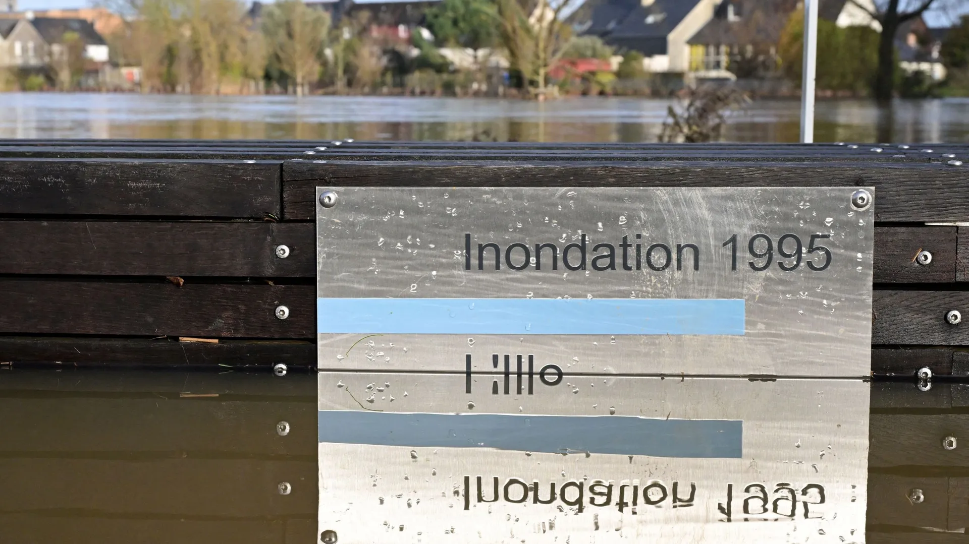 Inondations en France : la vigilance rouge de mise jusqu'à mercredi ...