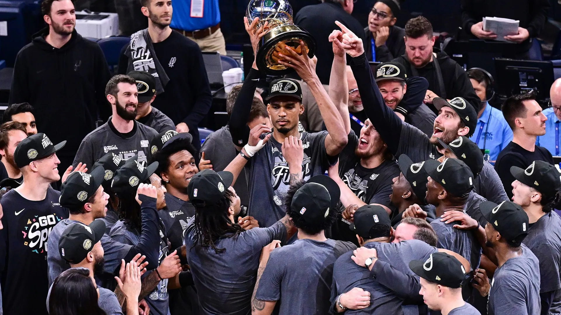 NBA : Wembanyama et les Spurs en finale face aux Knicks après un ...