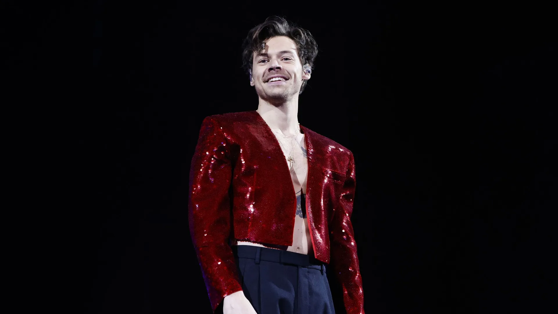 Harry Styles dévoile un nouveau single et annonce sa tournée dont 30 ...