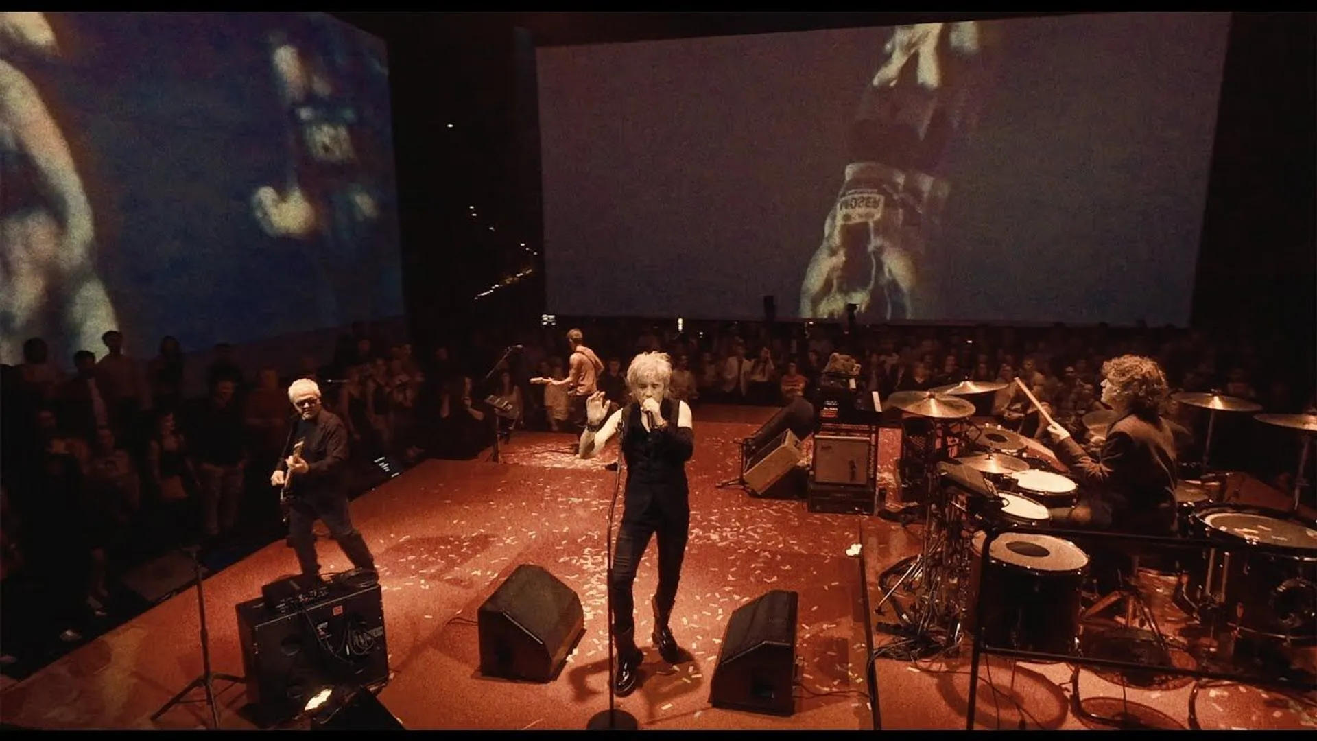 Indochine surprend avec un duo inattendu au Zénith de Nantes - RTBF Actus