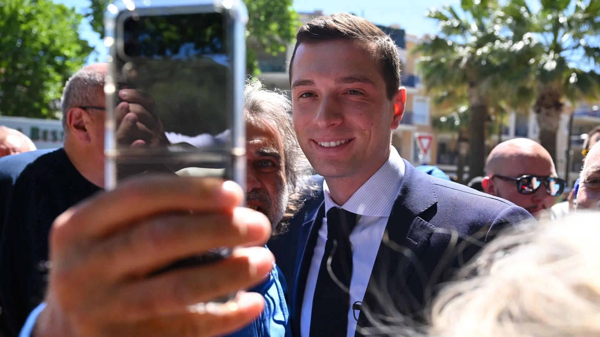 Le fondateur du réseau social TikTok devient l'homme le plus riche de ...