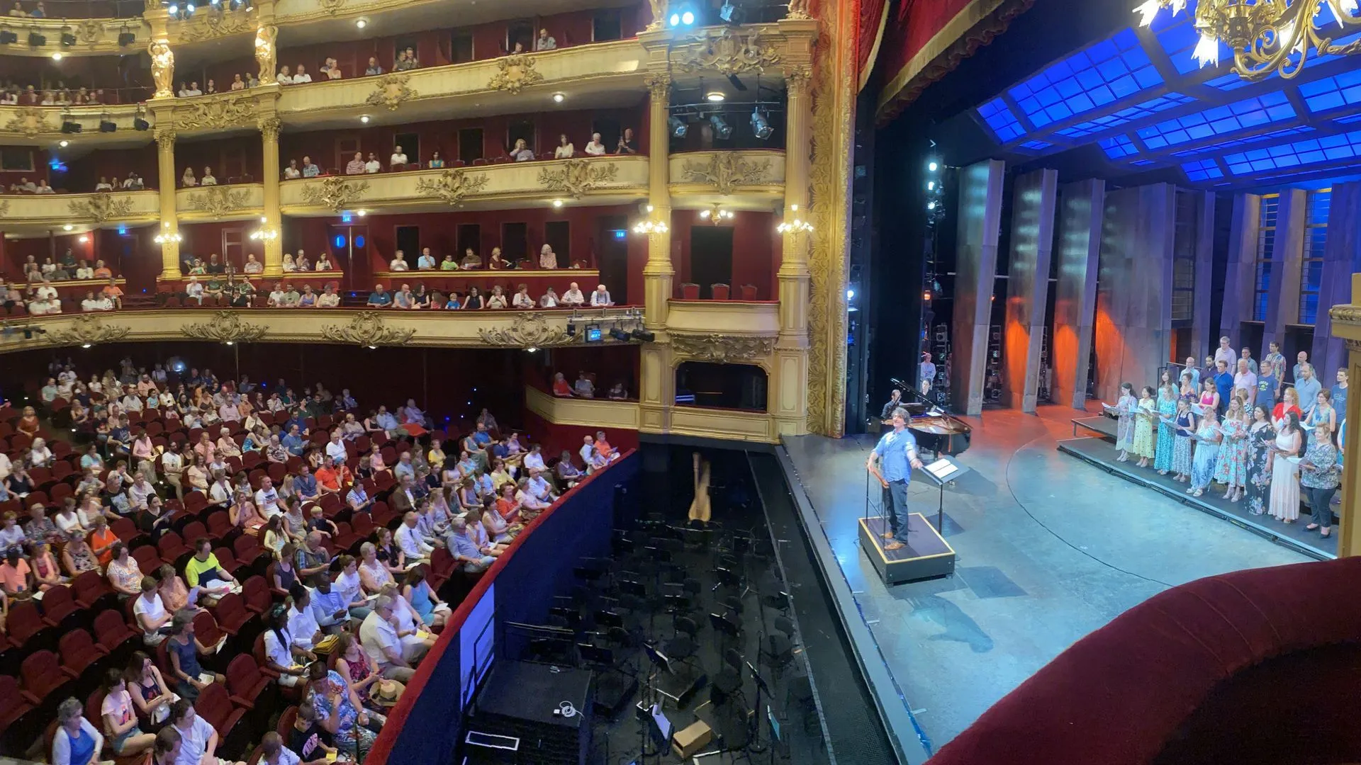 Jeudredi 13, l’ORW propose aux jeunes une visite insolite de l’opéra ...