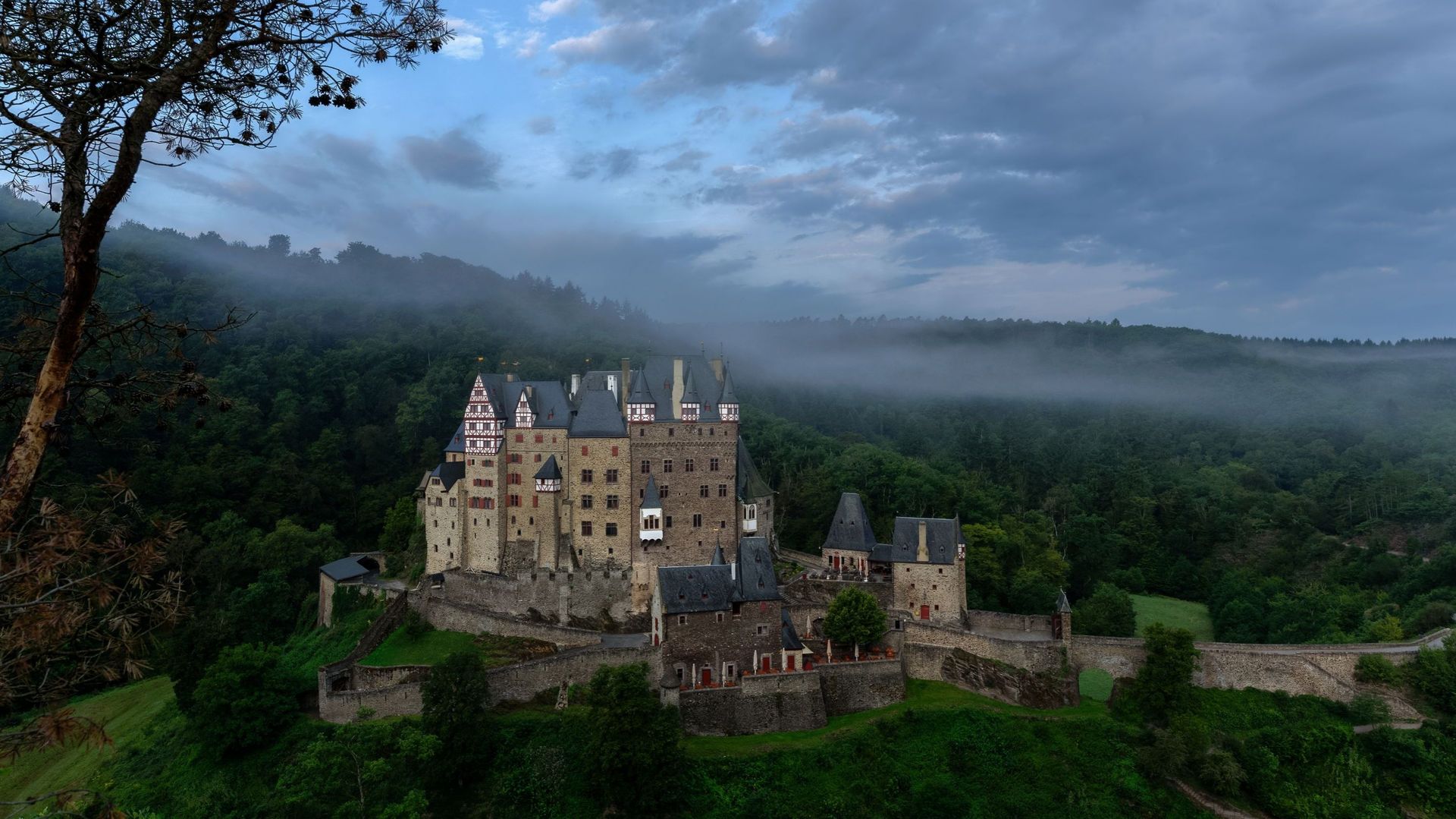 La minute historique : ce château appartient à la même famille depuis ...