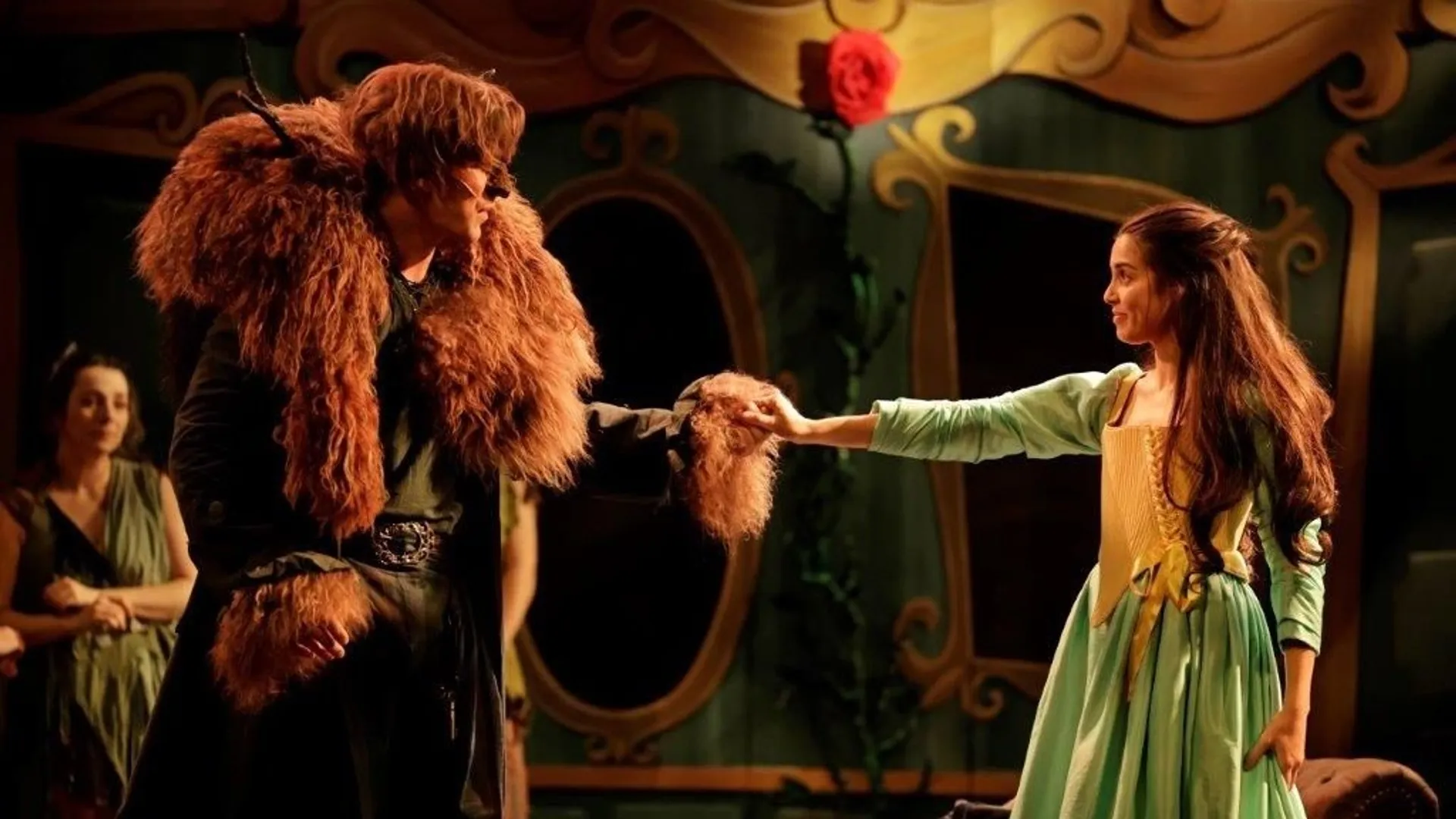 'La Belle et la Bête', le charme opère en un battement d’ailes au ...