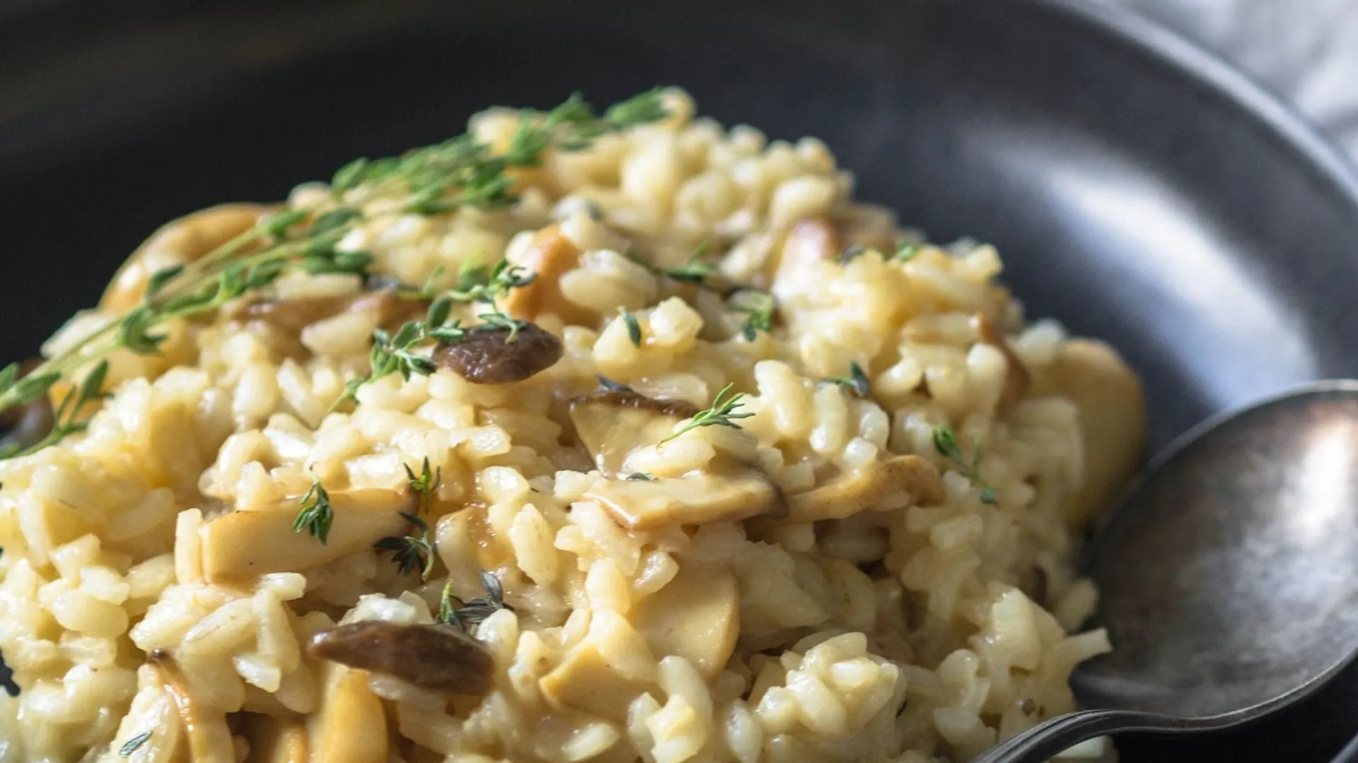 Gourmand et élégant : risotto au cerfeuil et champignons - RTBF Actus