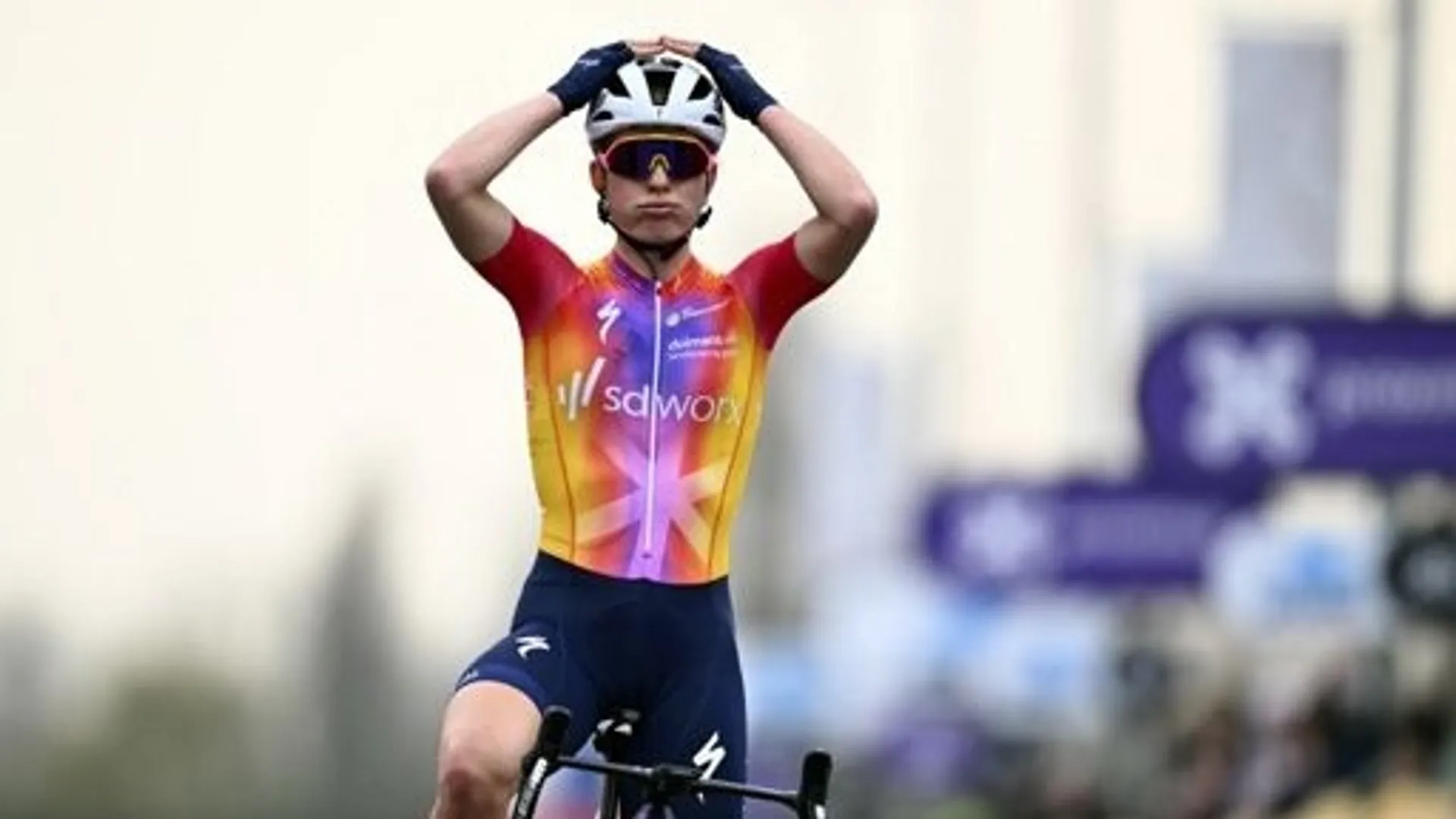 A Travers la Flandre : Demi Vollering remporte la course féminine et confirme la grande forme d ...