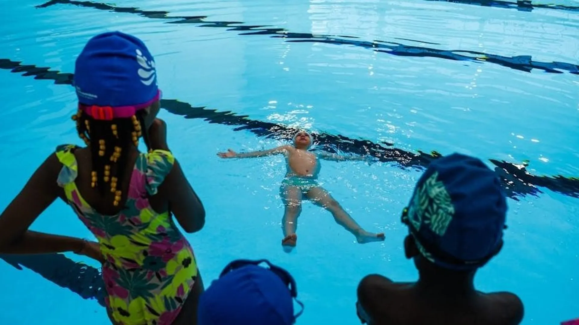 Savoir nager : pourquoi ce qu’on apprend à l’école ne suffit-il pas à ...