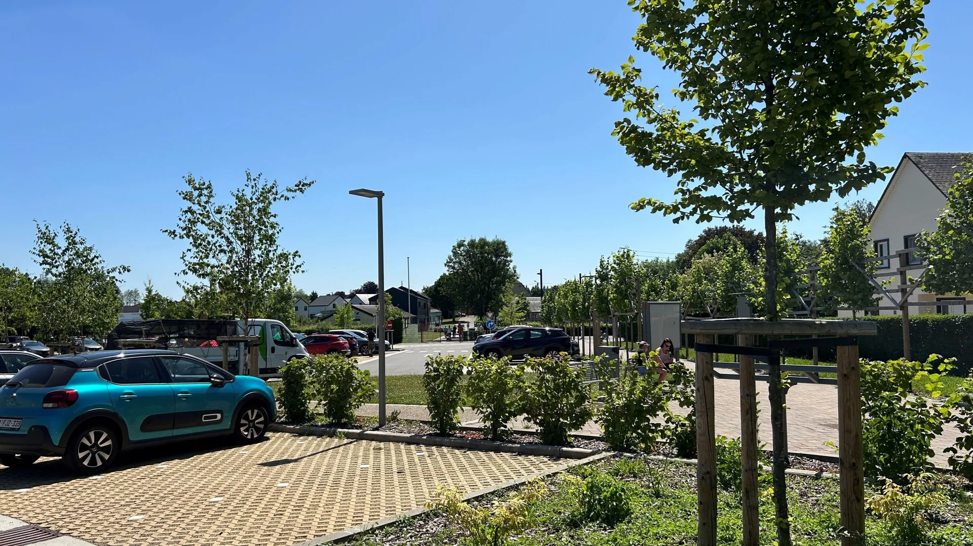 Florenville : ouverture de la halle sur la Place Albert 1er - RTBF Actus