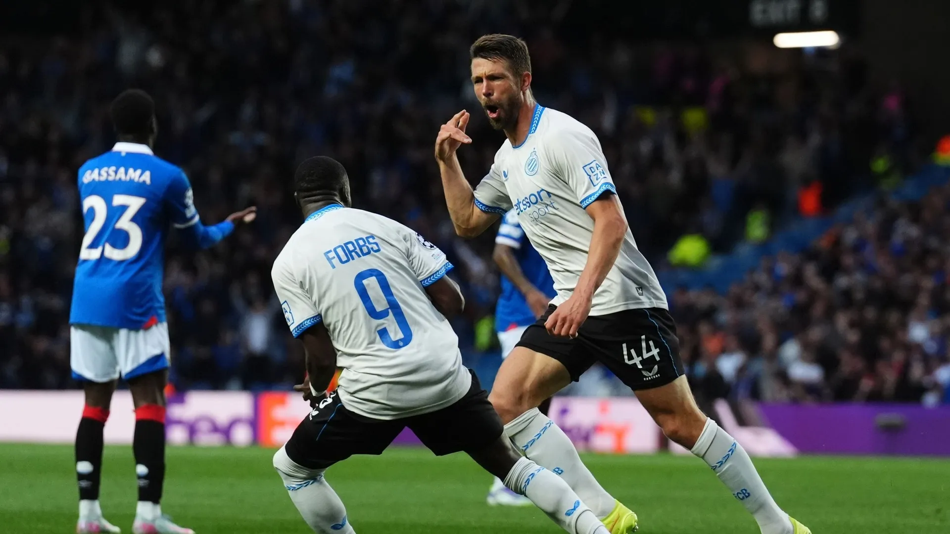 Colfontaine : dérangé par un chevreuil, un riverain sort son arbalète - RTBF Actus