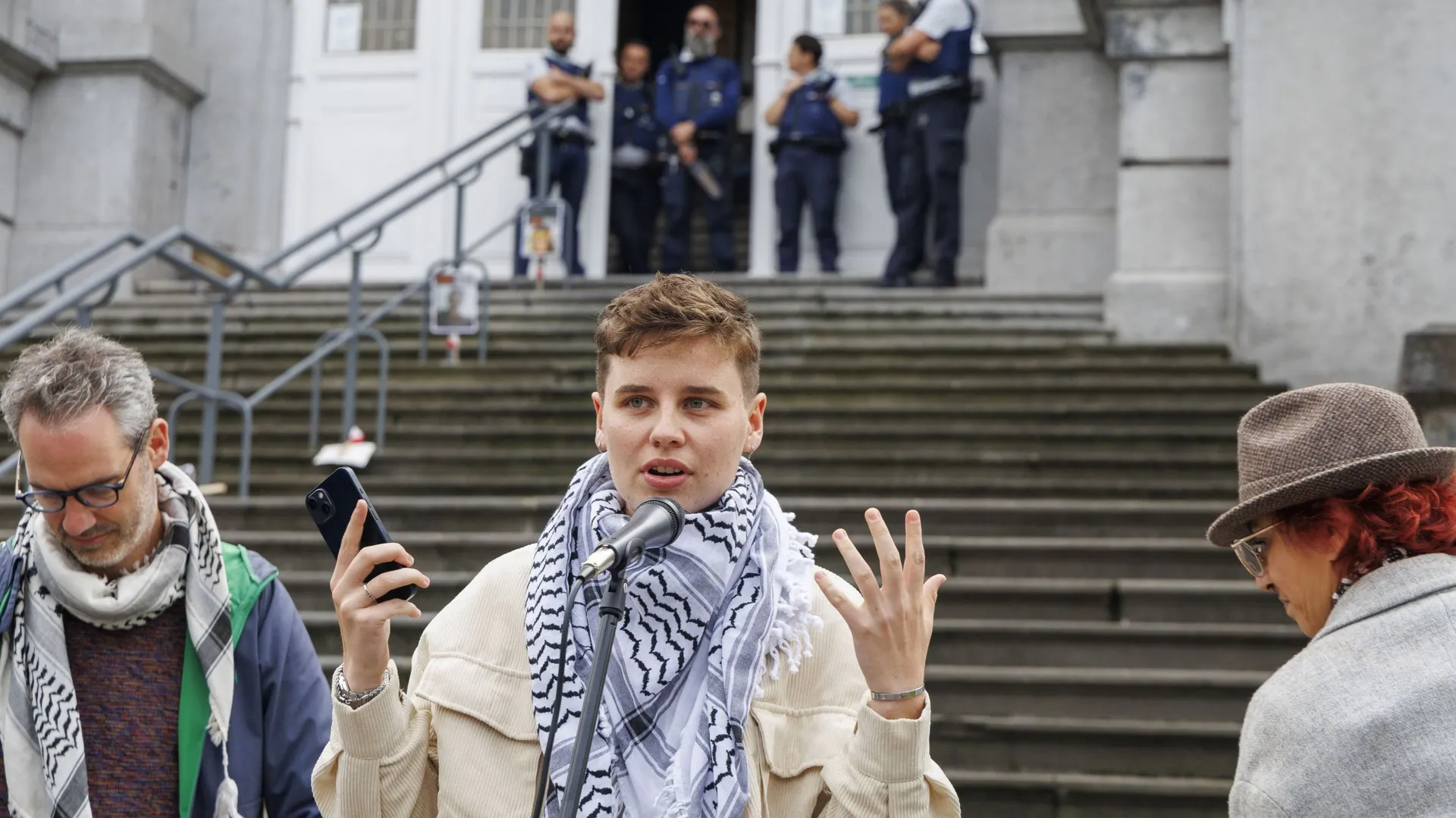 Tournai : gros déploiement policier pour le procès de l’activiste Anuna ...