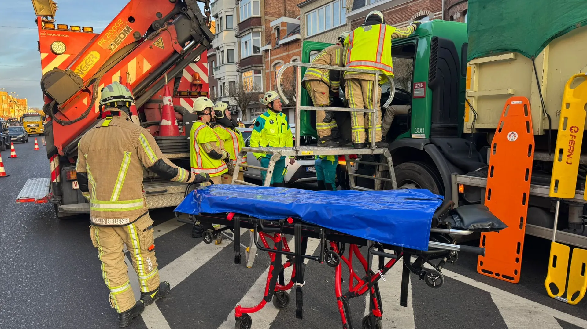 Un accident avec un bus, deux camions et deux voitures fait plusieurs ...