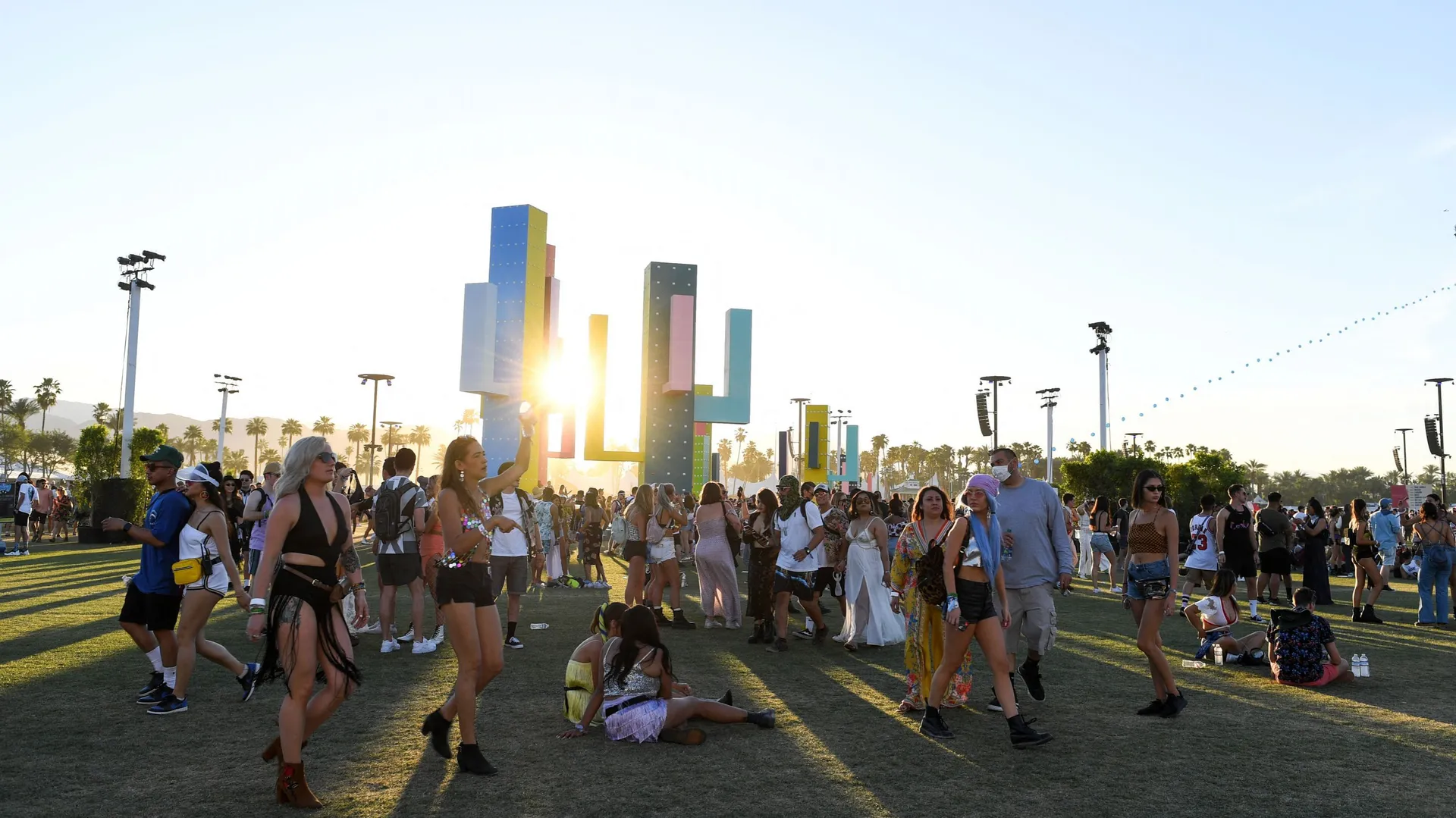 Coachella mise sur la nostalgie des années 2000 avec une affiche ...