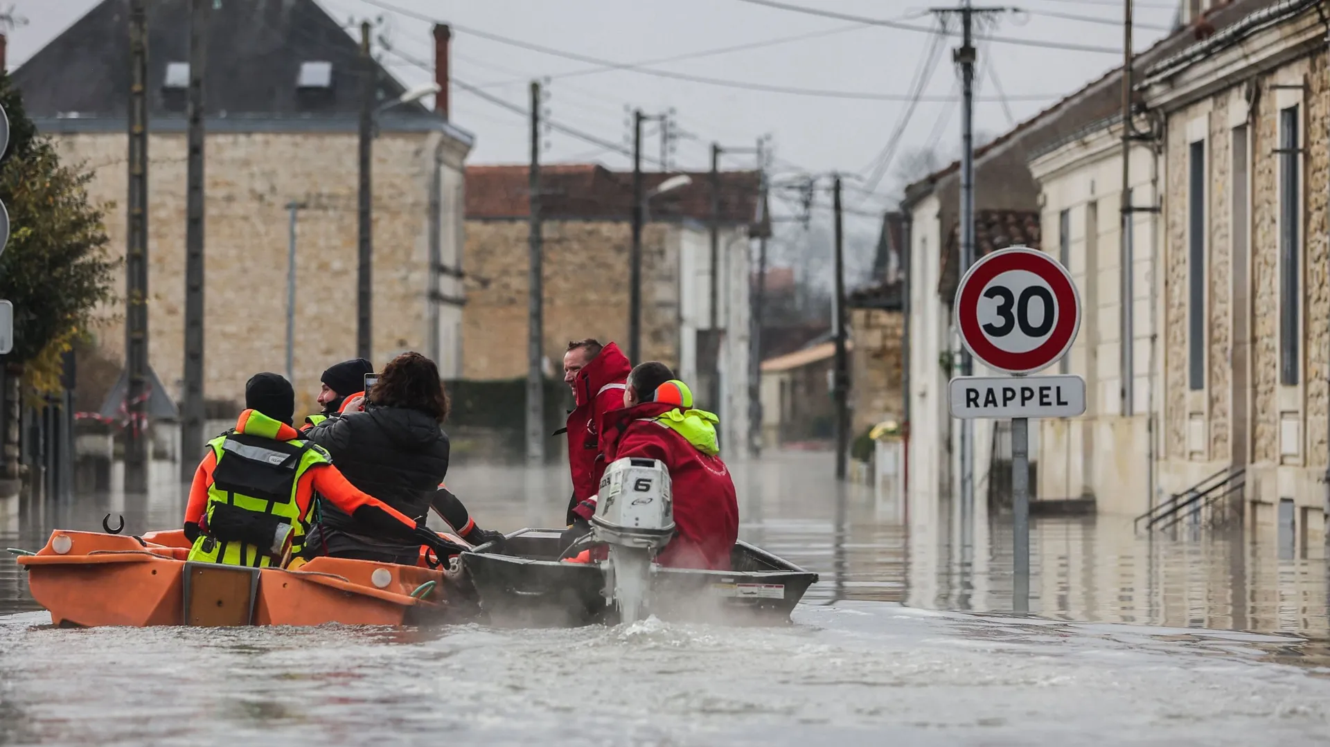 Cannes sous le déluge : la ville touchée par des inondations (vidéos ...
