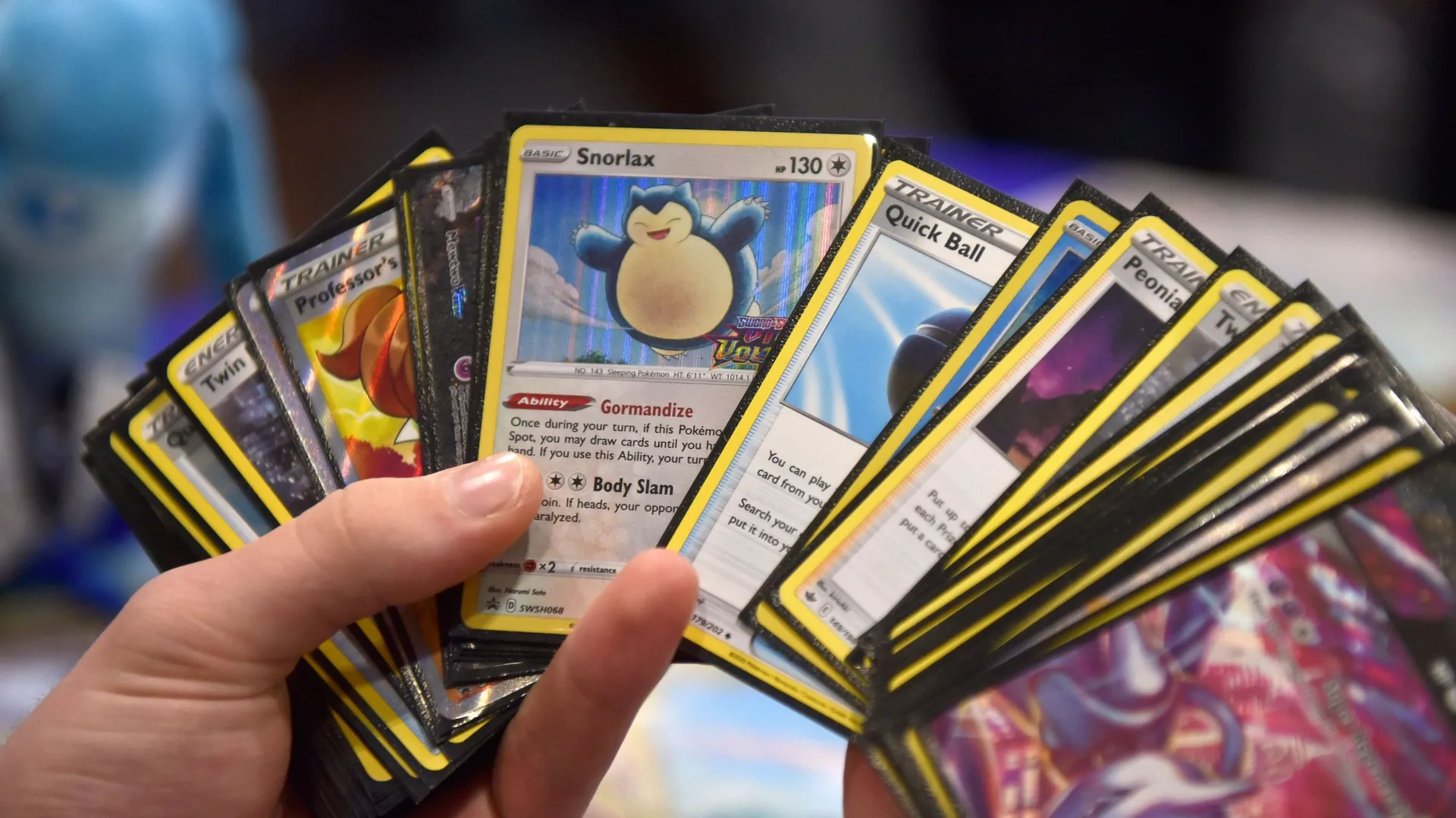 Cartes Pokémon : comment des scalpers ont-ils réussi à mettre la main ...