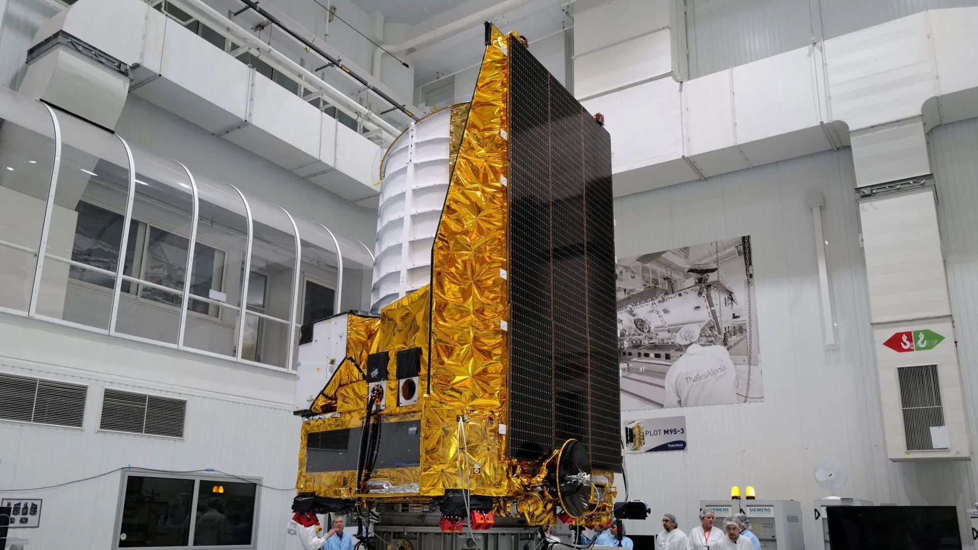 Découvrez les premières images de l'Univers par le téléscope spatial ...