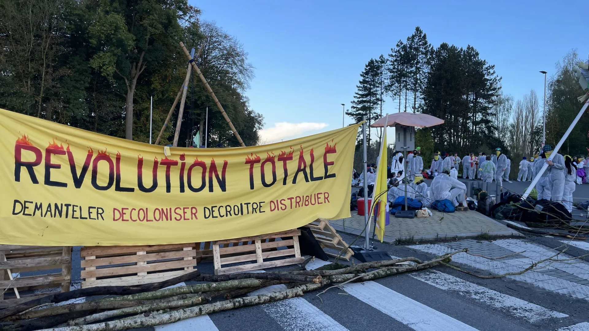 Les syndicats menacent de paralyser les stations Total la semaine ...