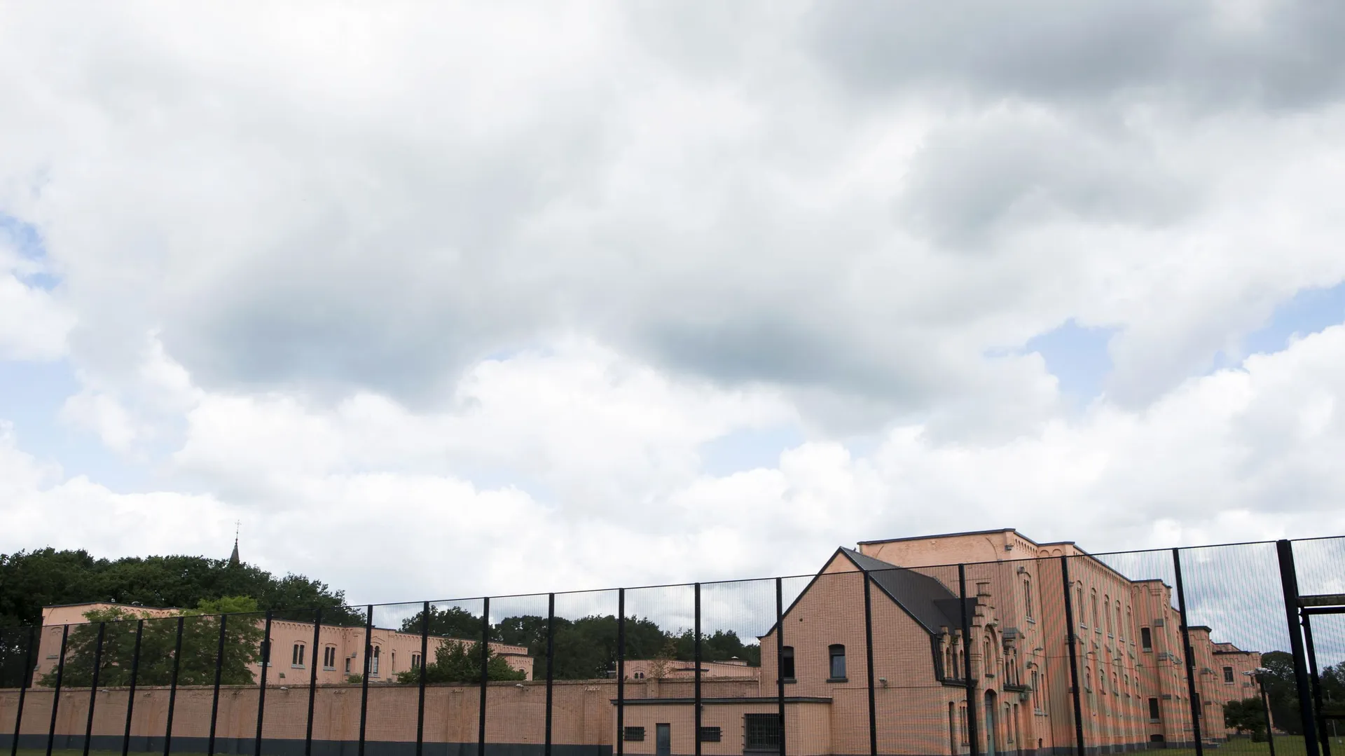 Troubles à la prison de Merksplas: 28 détenus ont refusé de retourner ...