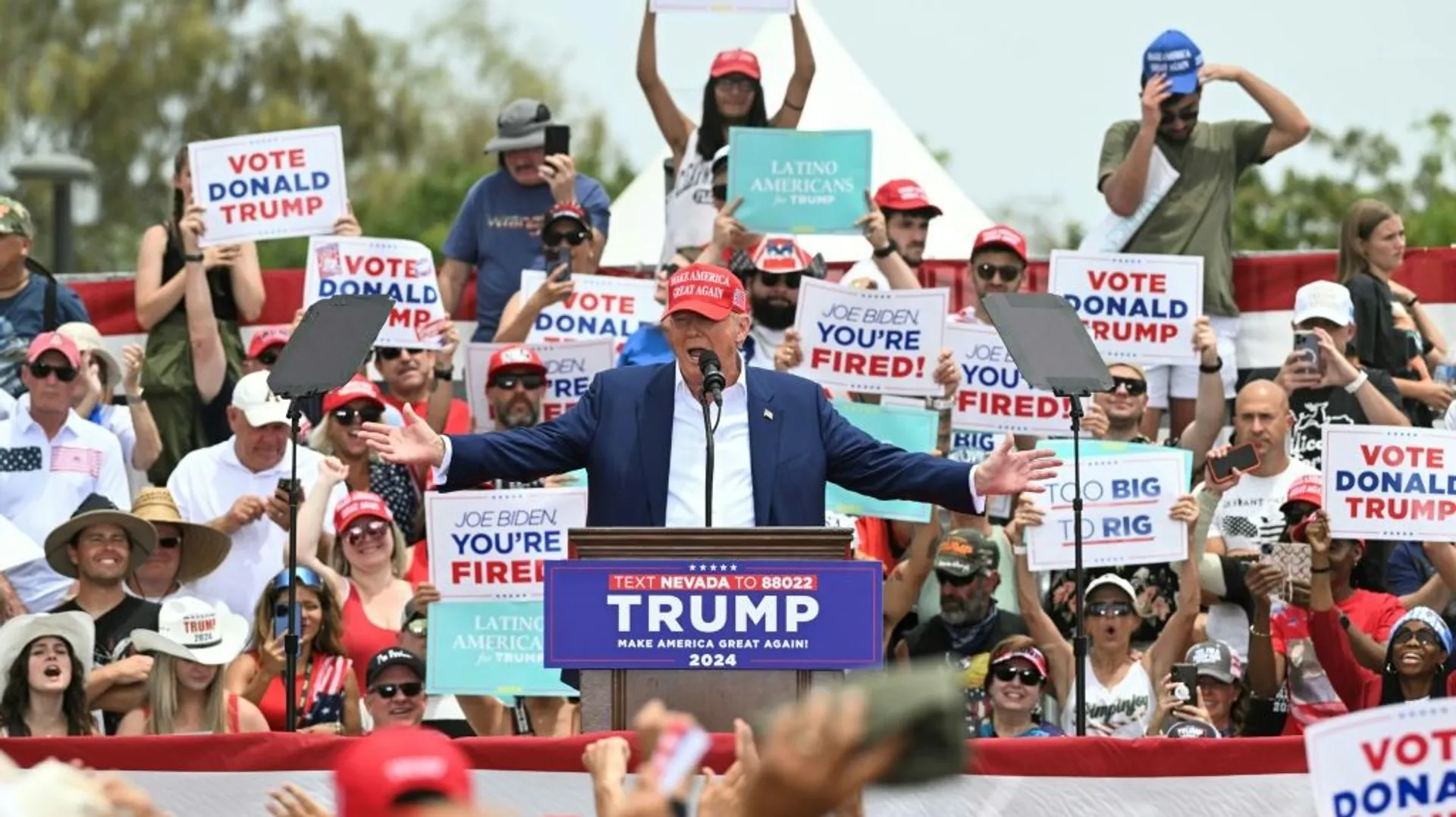 Pour le premier grand meeting après le procès de New-York, des milliers ...