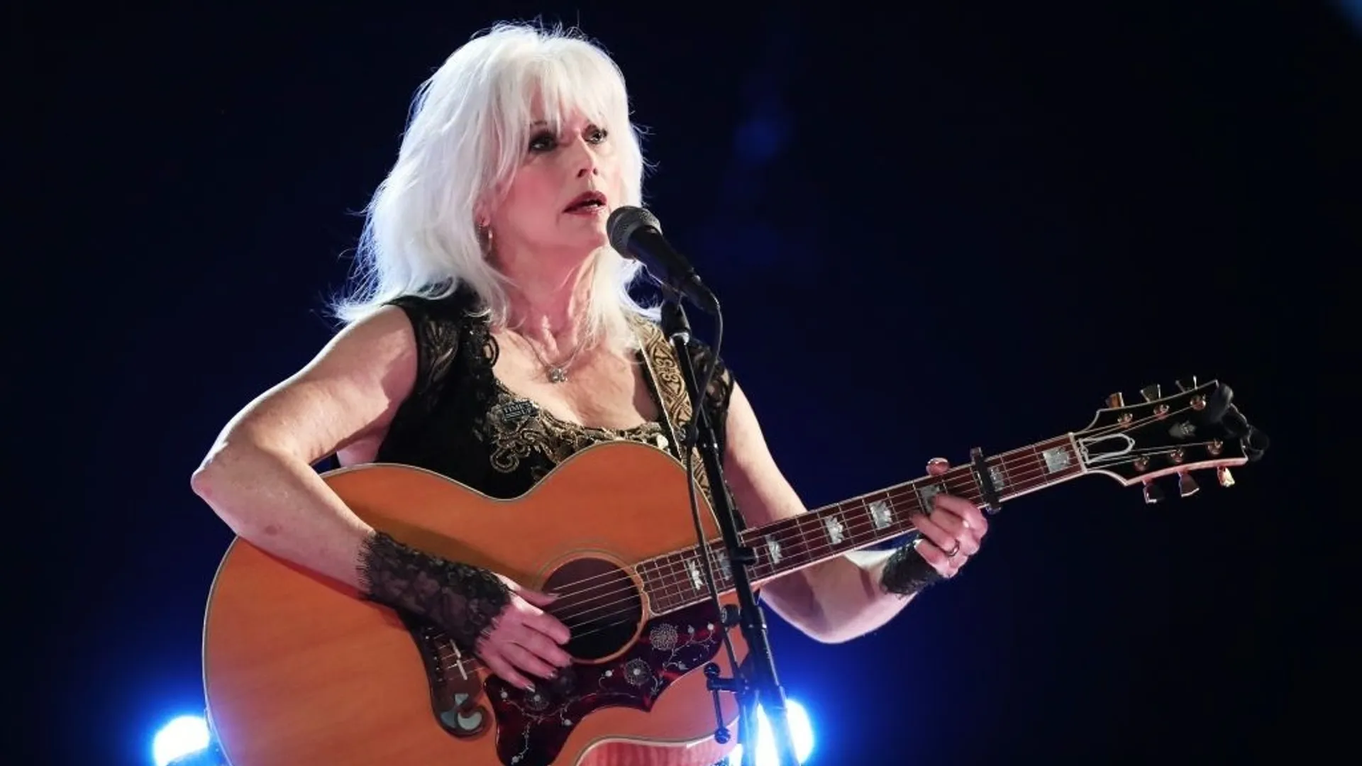 'Take Me Home, Country Roads' de John Denver, le désir de rentrer chez ...