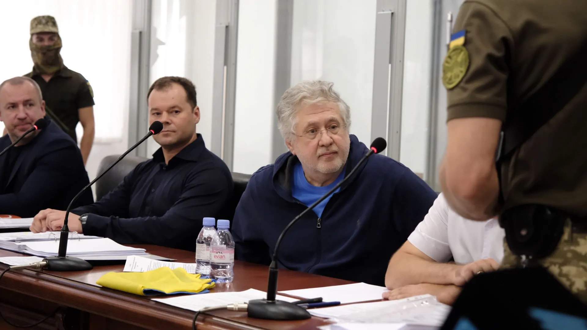 Guerre en Ukraine : huit blessés dans des attaques nocturnes russes, une base aérienne visée en ...