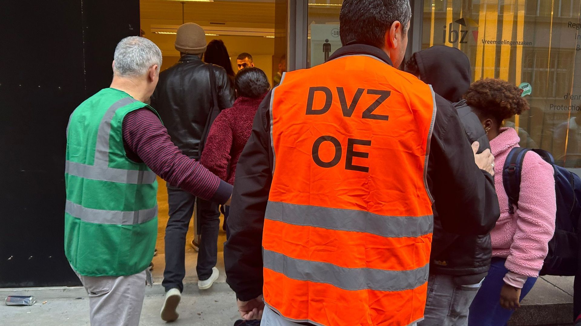 Rue Belliard à Bruxelles : les abords du centre d’enregistrement des ...