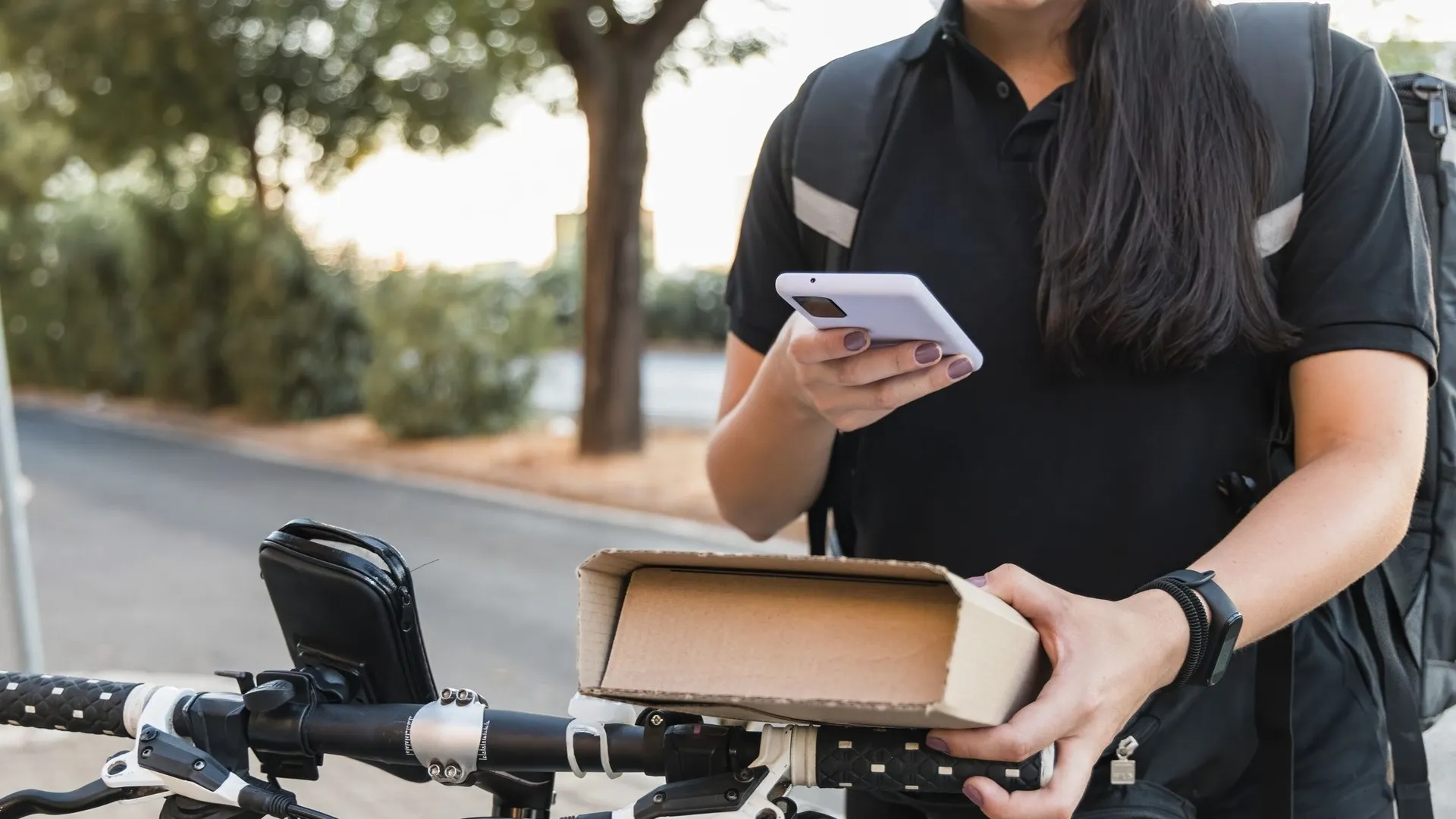 Livreurs à domicile : comment le 'management algorithmique' dégrade la ...