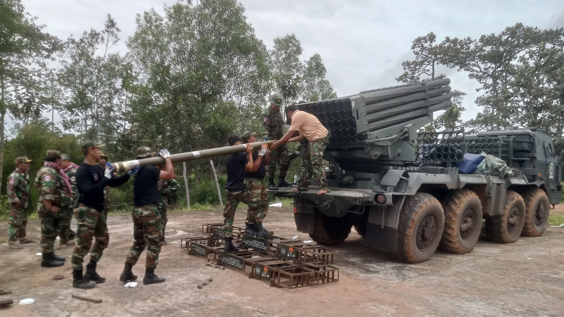 Affrontements entre la Thaïlande et le Cambodge : des civils fuient la ...
