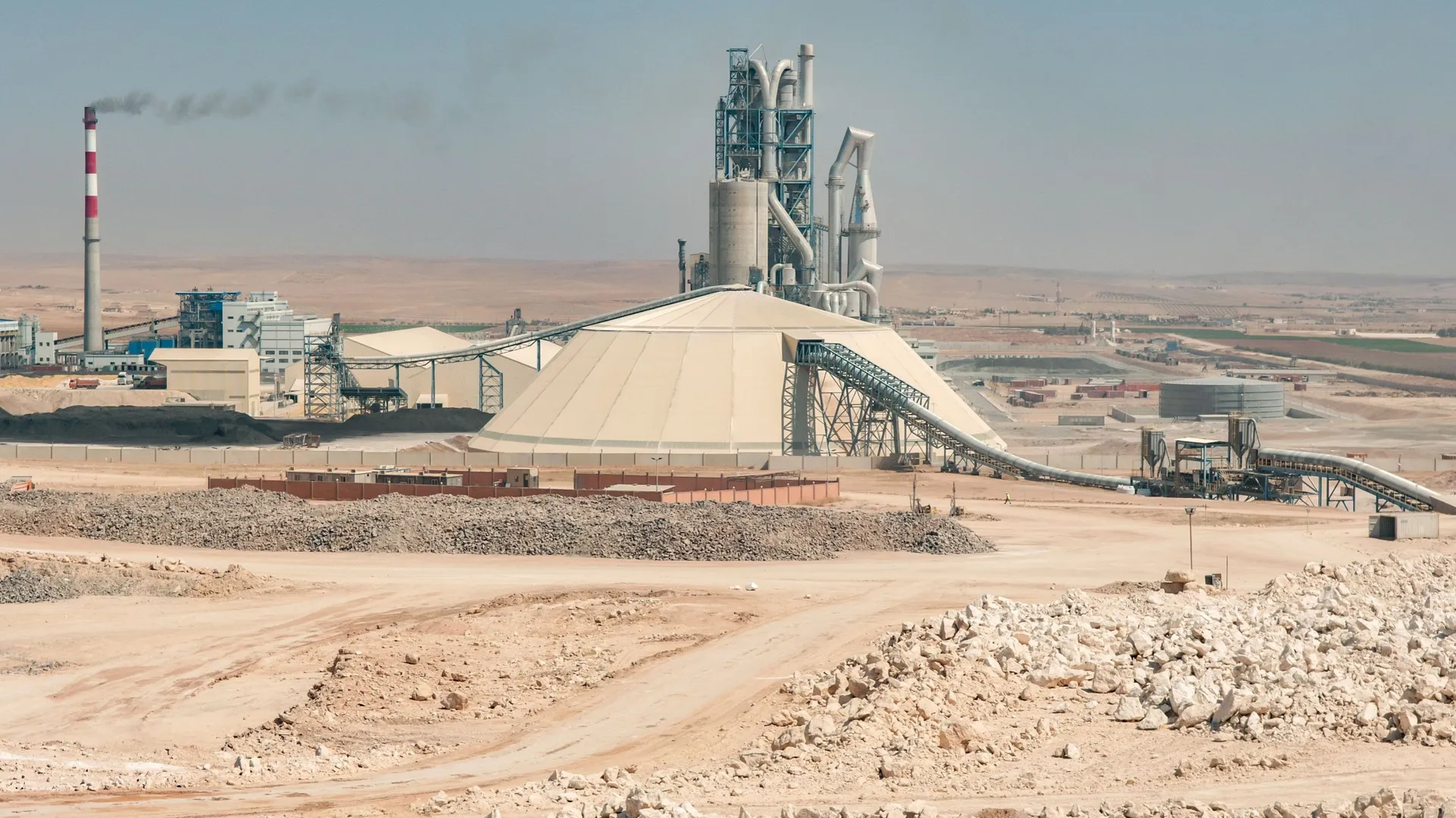 France : la cimenterie Lafarge présente en Syrie est mise en examen ...